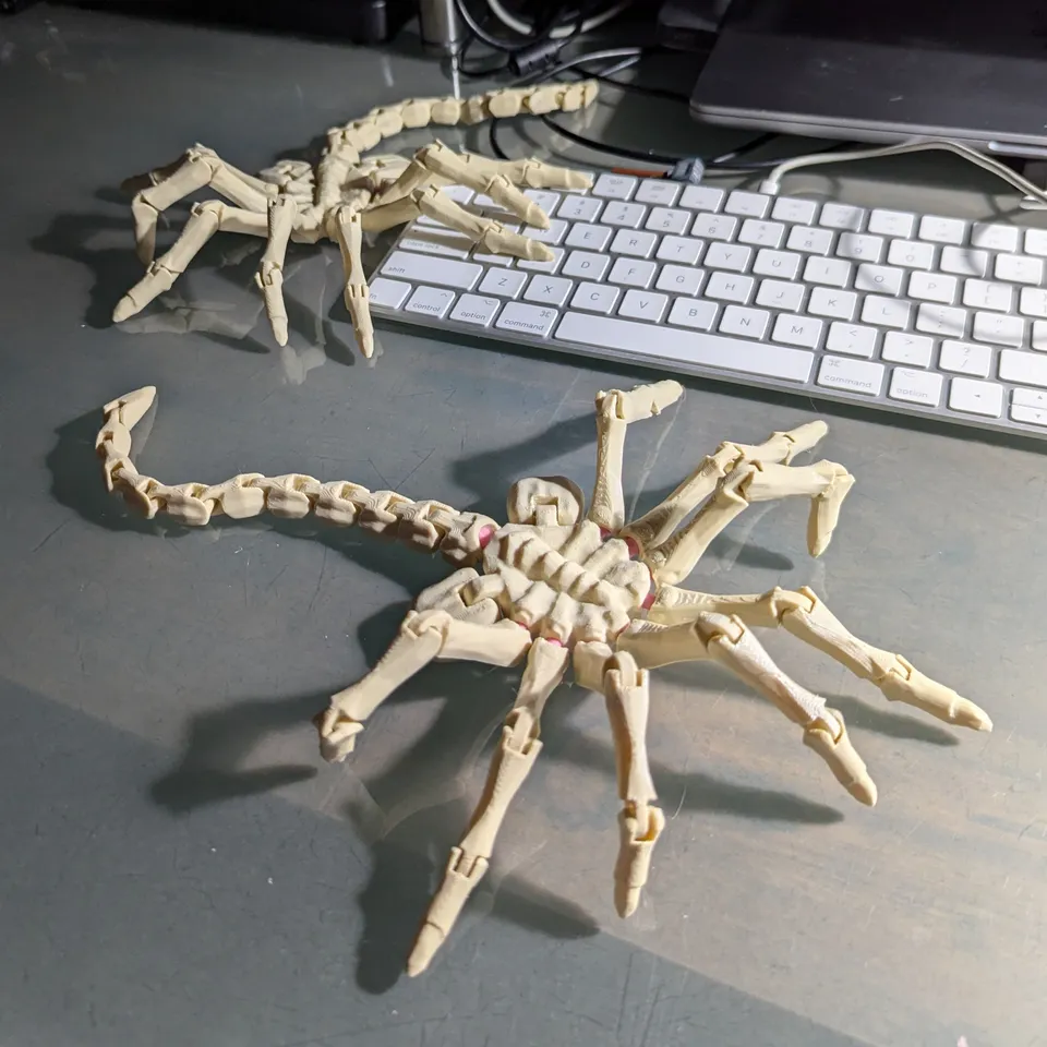 Semi-Posable Face Hugger by Charlie | Download free STL model ...