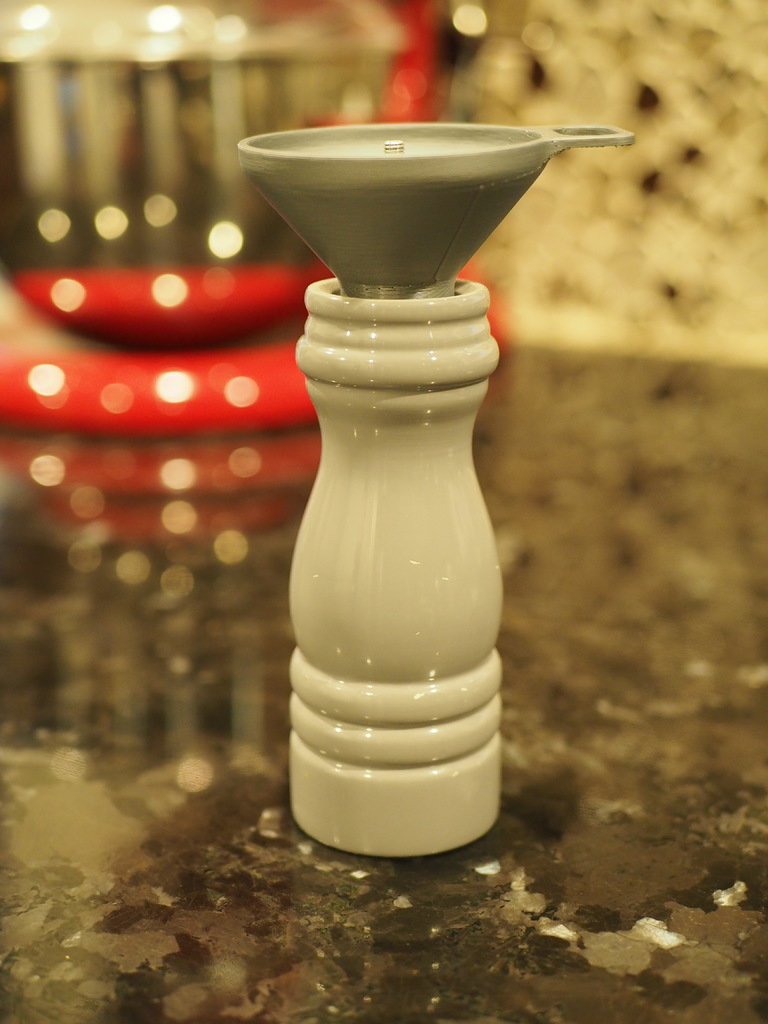 Simple Spice Funnel with Handle by Alex | Download free STL model ...