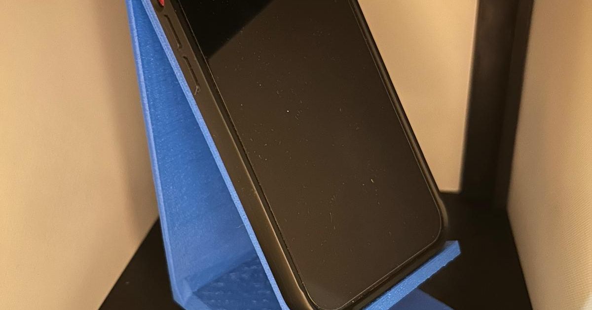 Light Low Poly smartphone stand by CB Prints | Download free STL model ...