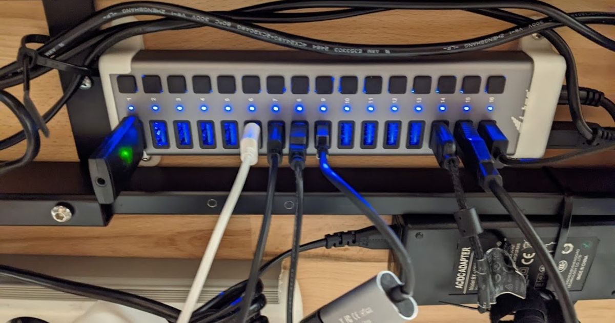 USB Hub wall / Table mount for i-Tec Charging USB hub by Fipsthedog ...