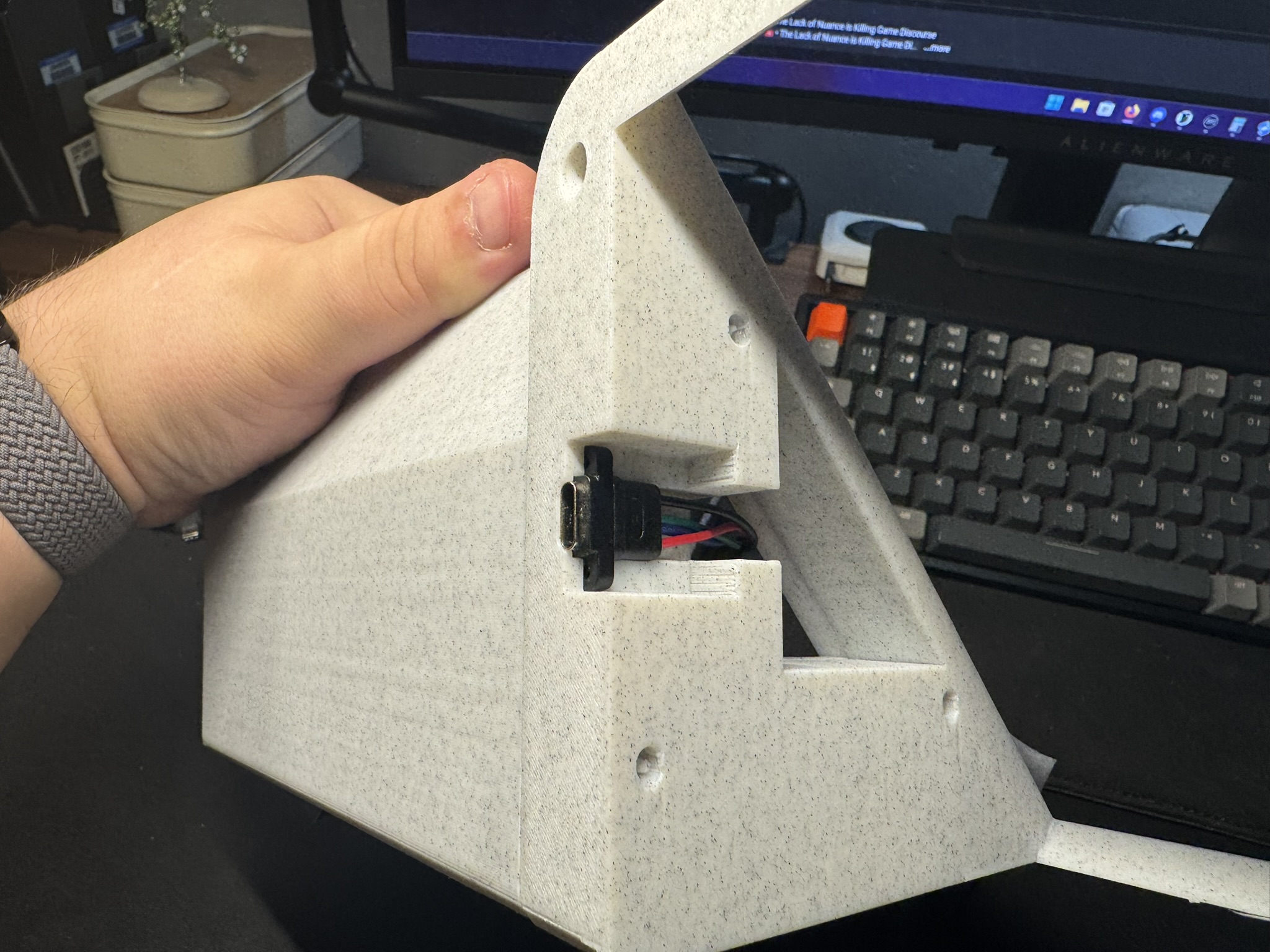 PC Panel Pro stand with integrated USB by BUFU | Download free STL ...