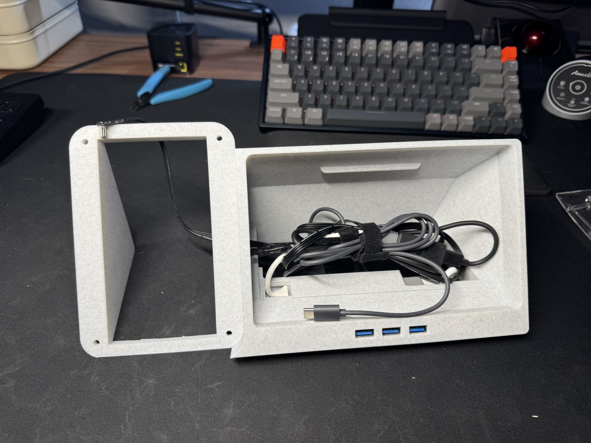 PC Panel Pro stand with integrated USB by BUFU | Download free STL ...