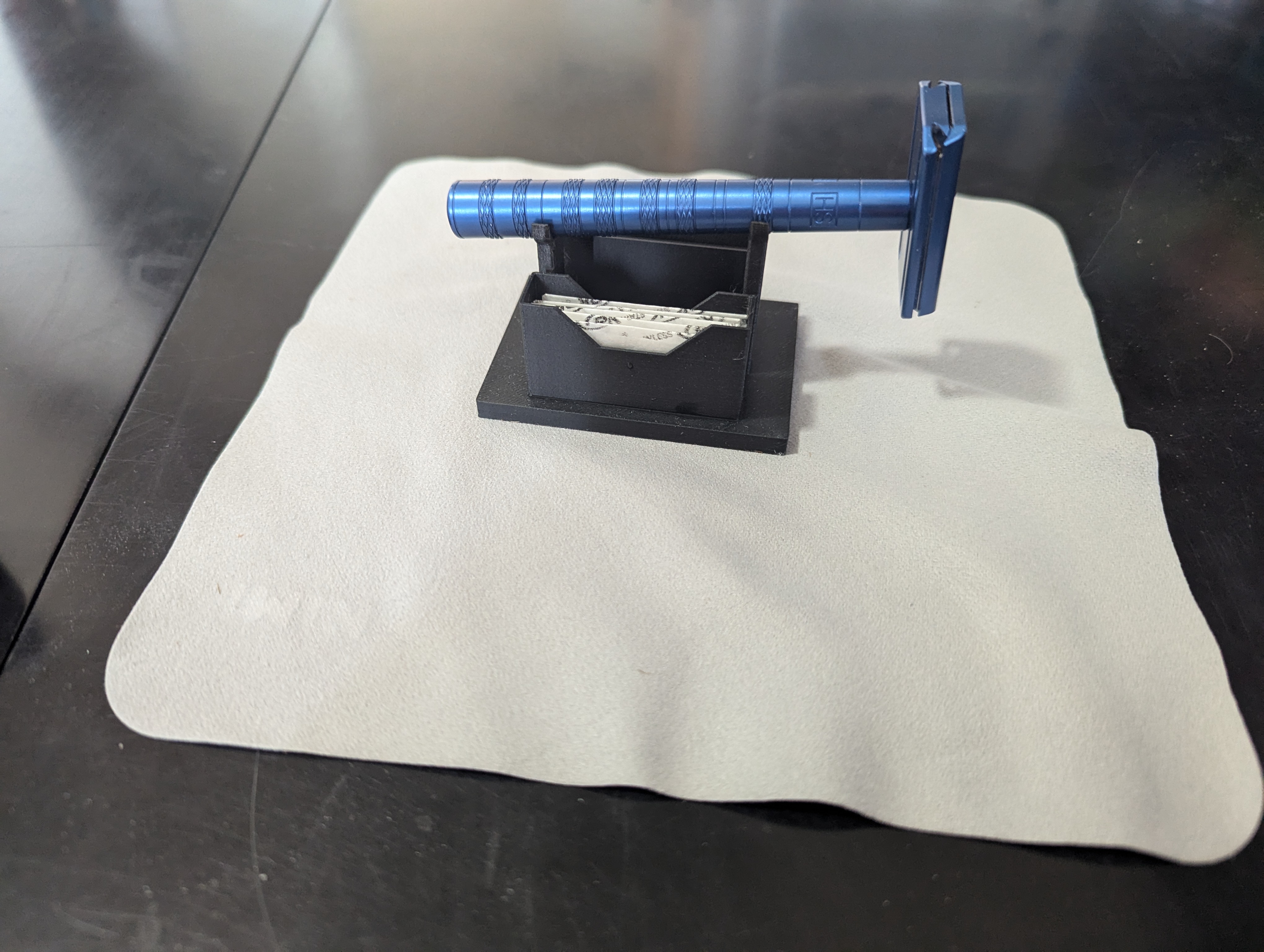 Safety Razor Stand (Henson AL13) by TheGringoSerrano | Download free ...