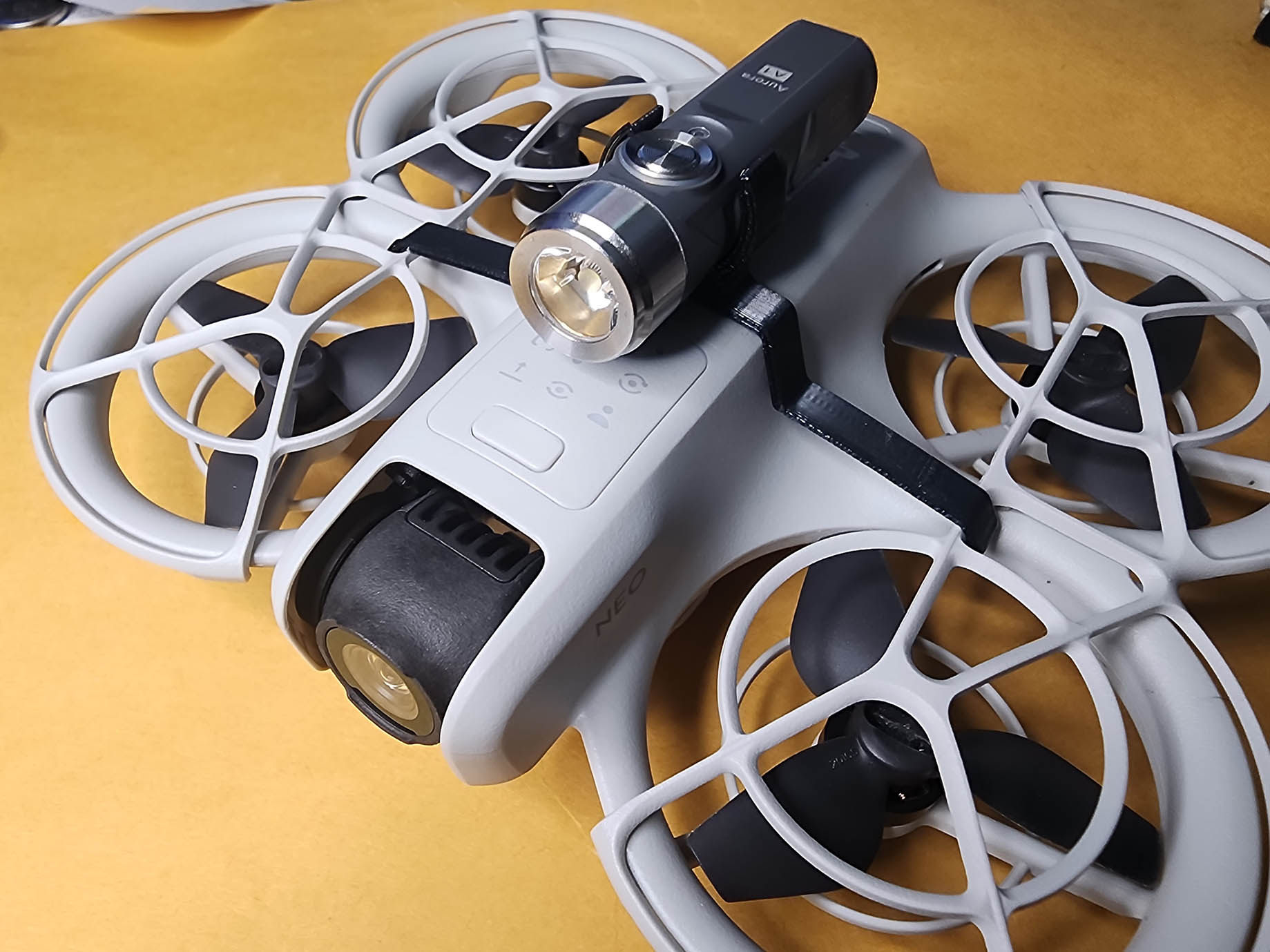 DJI Neo Flashlight Top Mount von JustifiedKW | Kostenloses STL-Modell ...