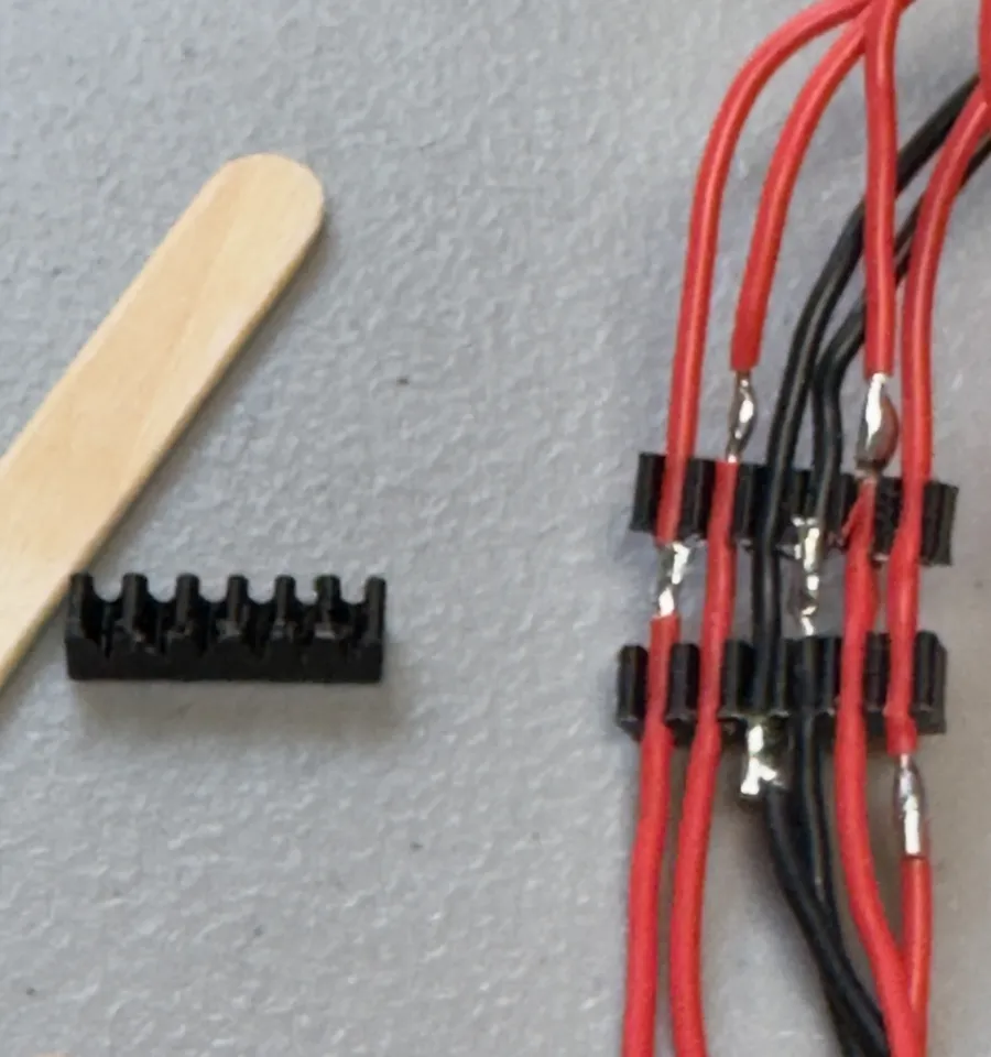 Small wire holder for 6 20AWG wires by Bob | Download free STL model ...