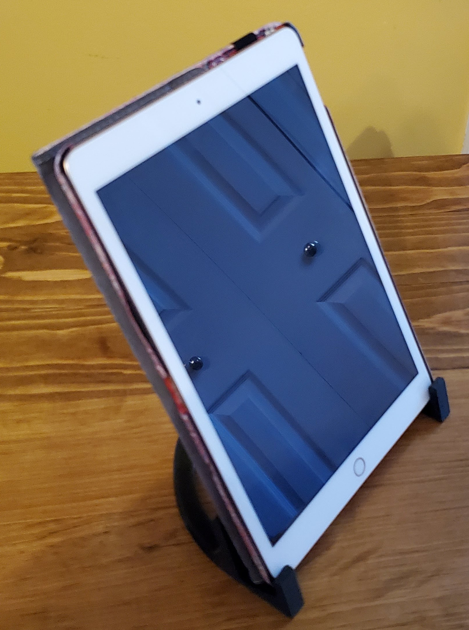 Tablet Stand - With Space for Case by agmcmll | Download free STL model ...