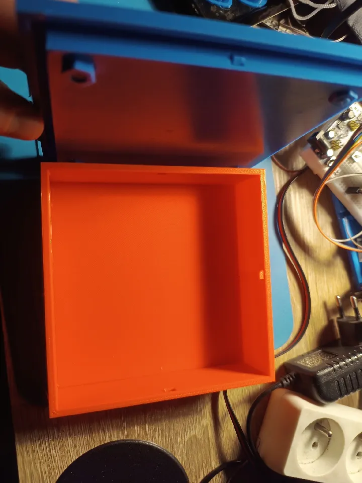 Box with 4 pin locking mechanism by ZbychuM | Download free STL model ...