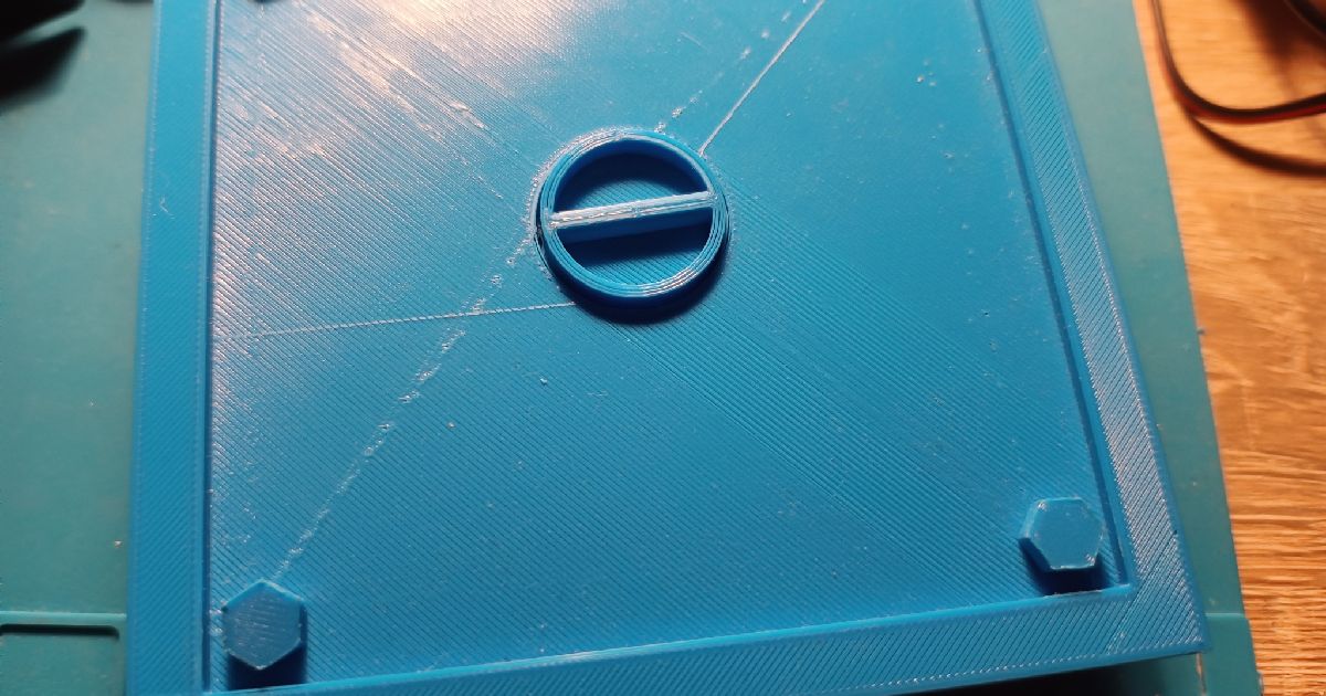 Box with 4 pin locking mechanism by ZbychuM | Download free STL model ...