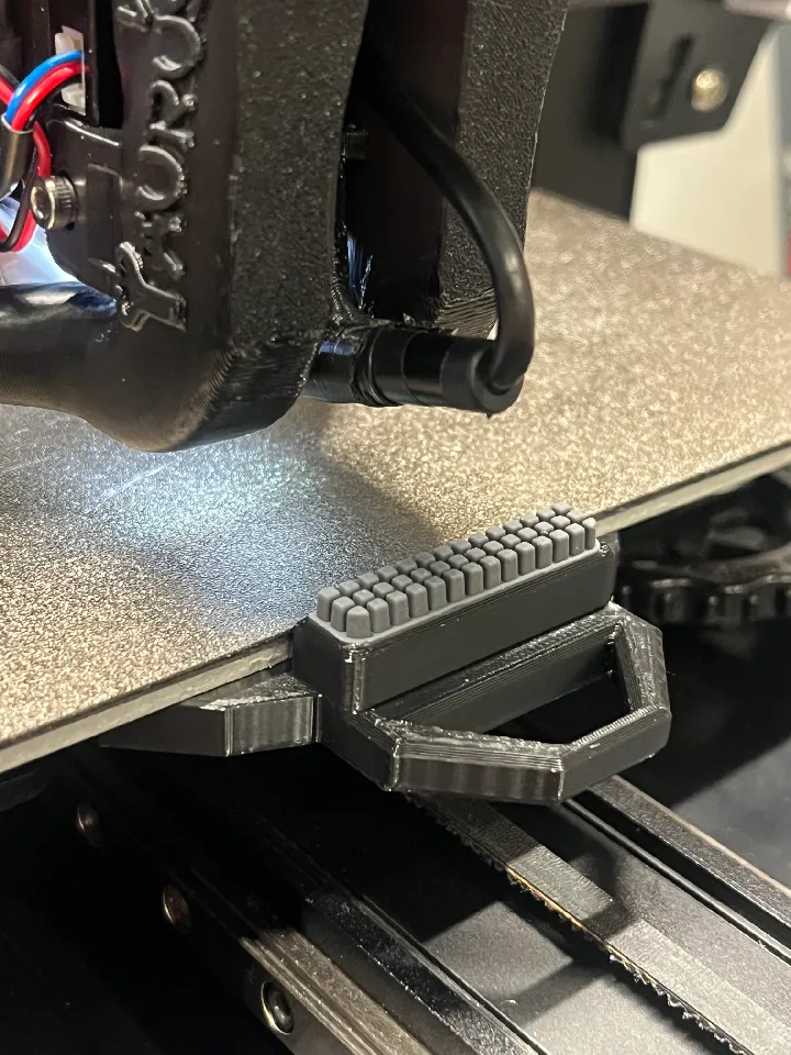 Ender 3 S1 Pro bed handle with nozzle silicone brush by FruZis ...