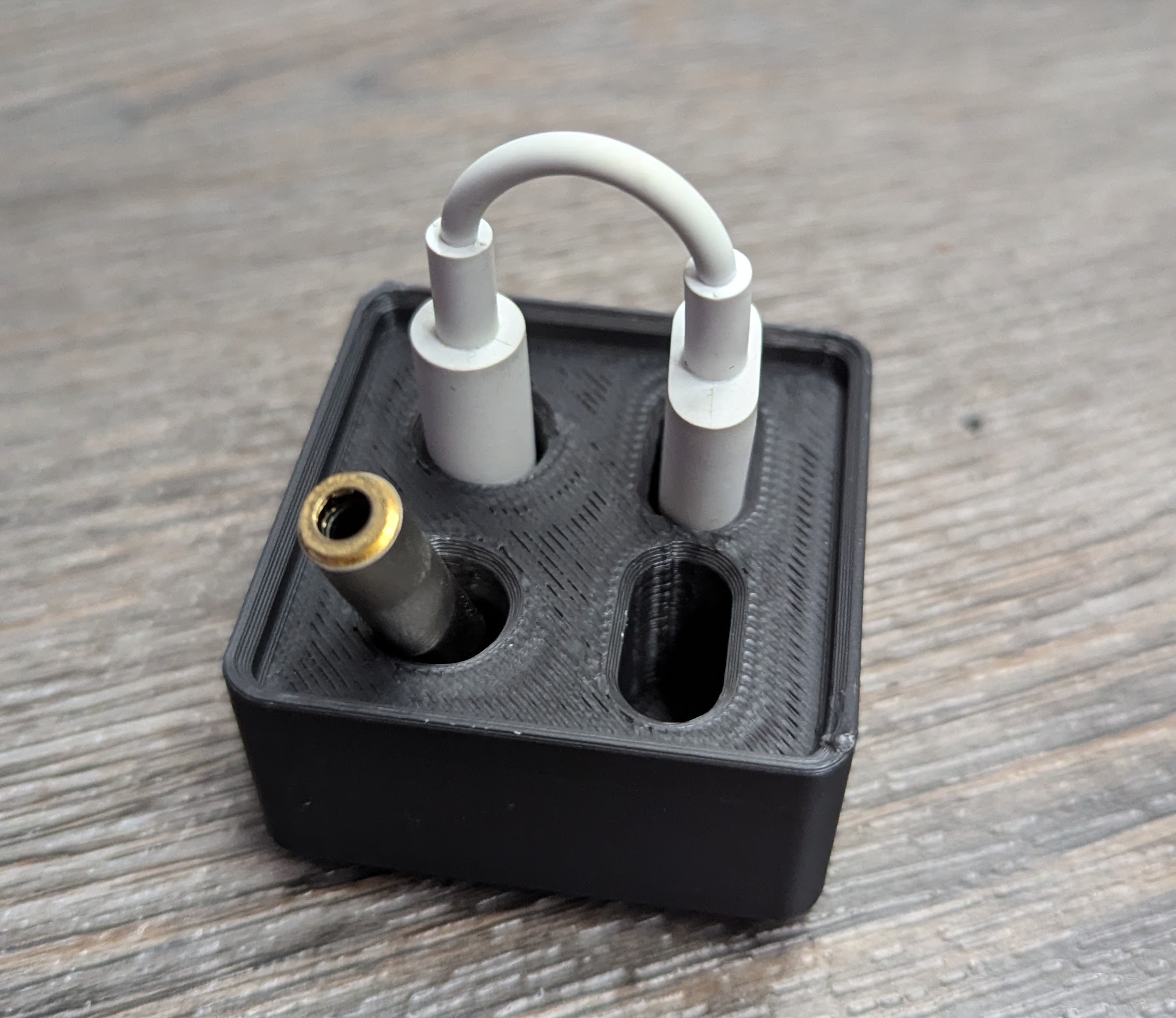 Gridfinity USB C to 3.5mm Dongle Holder 1x1x.5u by DudeMan | Download ...