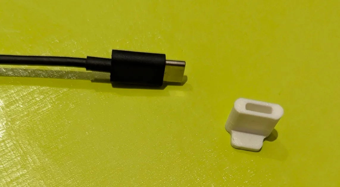 USB-C protection (with underdesk holder) by Consti | Download free STL ...