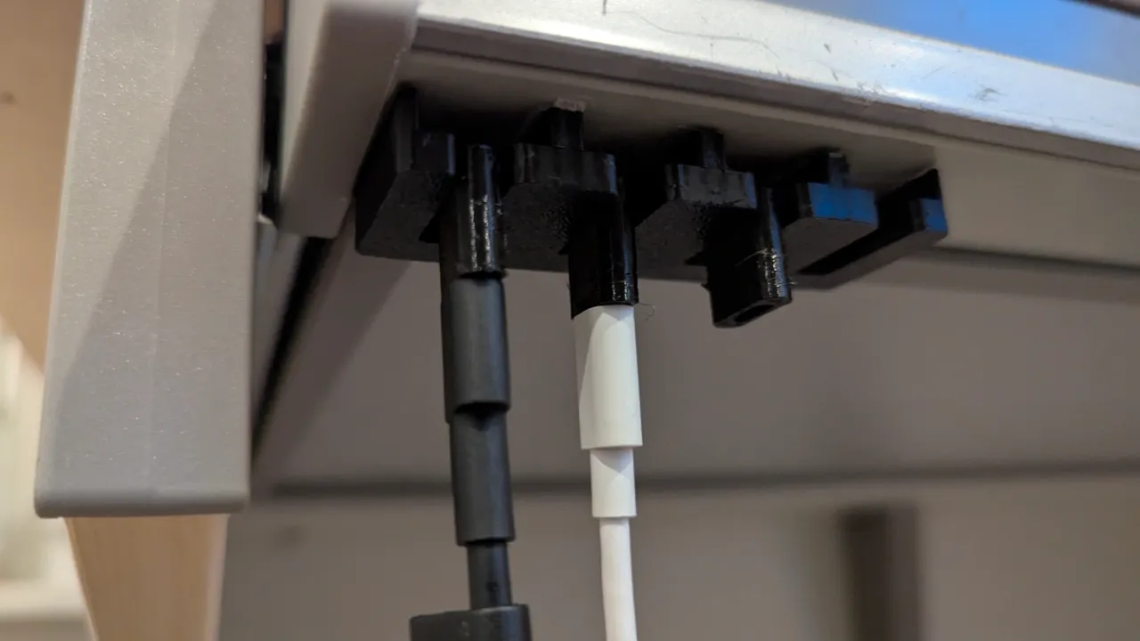 USB-C protection (with underdesk holder) by Consti | Download free STL ...