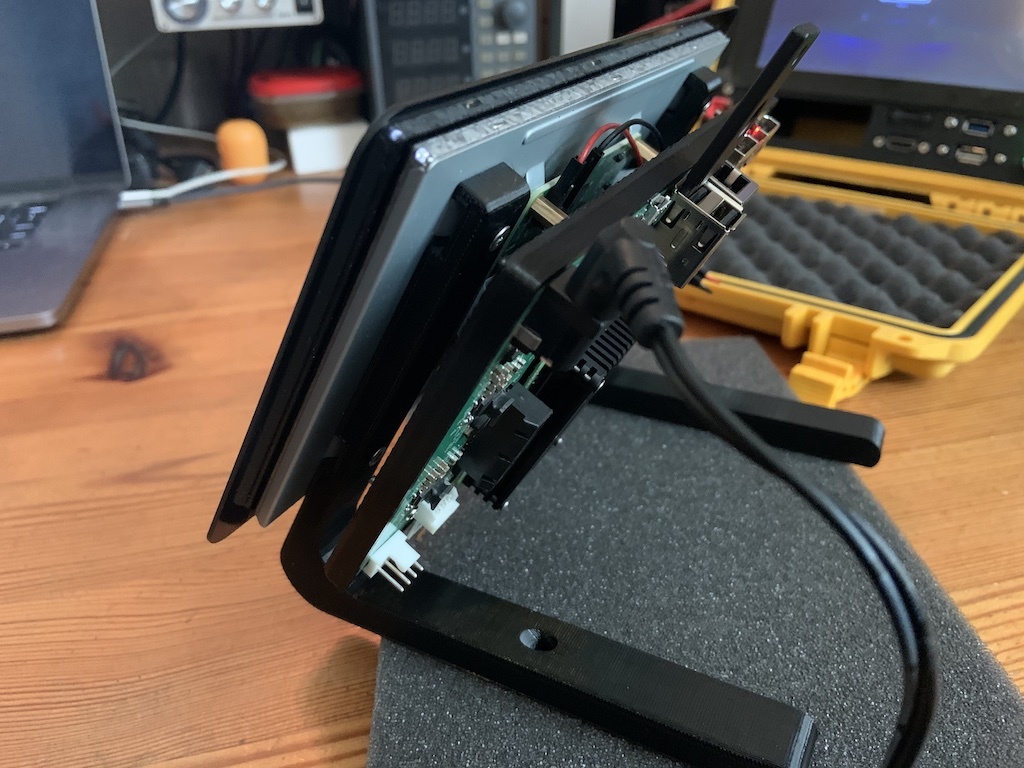 CM4 IO-Board Stand for the Raspberry Pi 7 inch Touchscreen by K ...