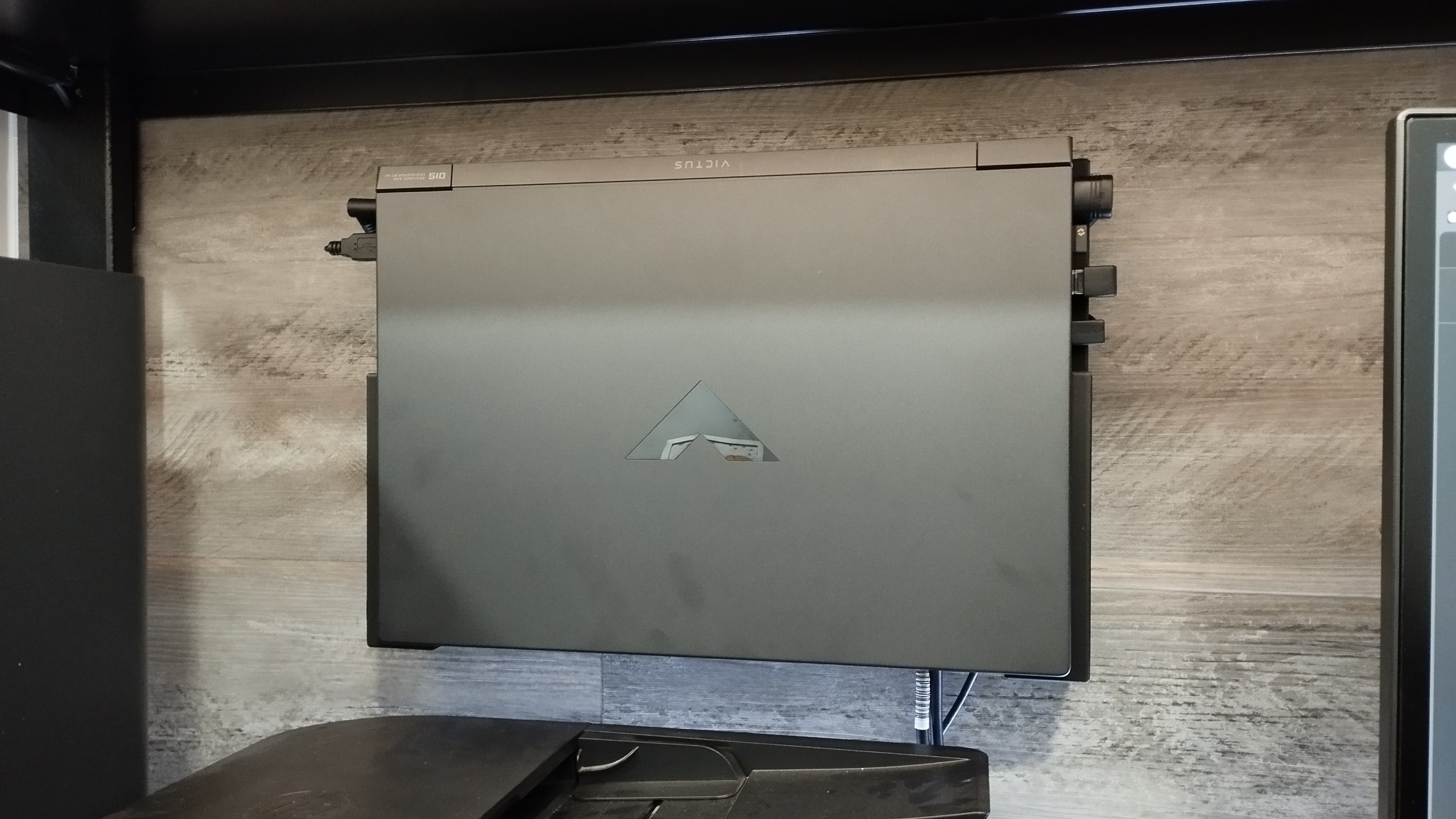 HP Victus 15 Wall mount by Robert Starovasnik | Download free STL model ...