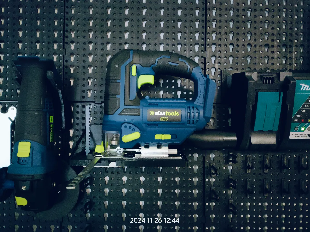 Jigsaw pegboard holder wih blade storage by Péter Sárközi | Download ...