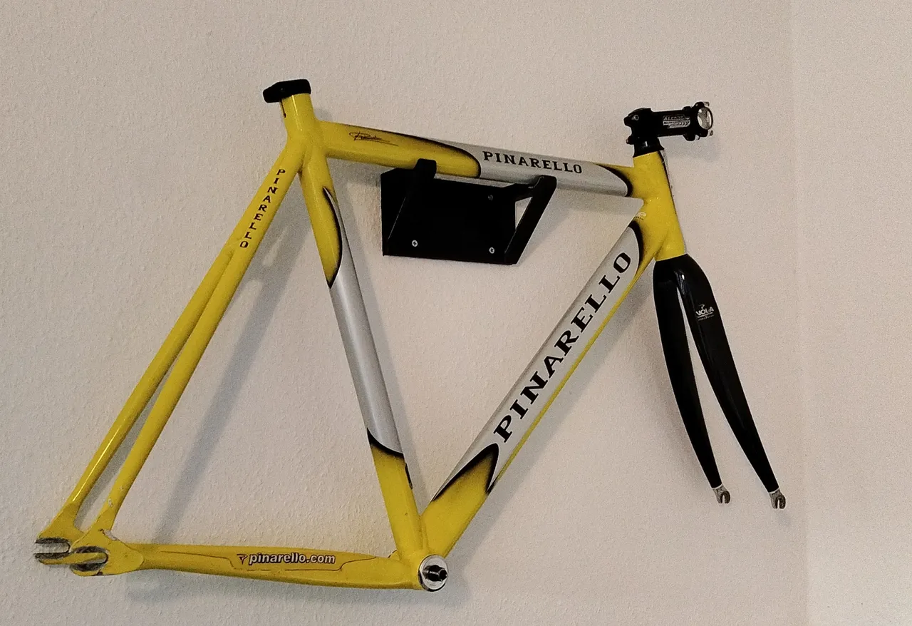 Bike frame wall mount display by Bandroid | Download free STL model ...