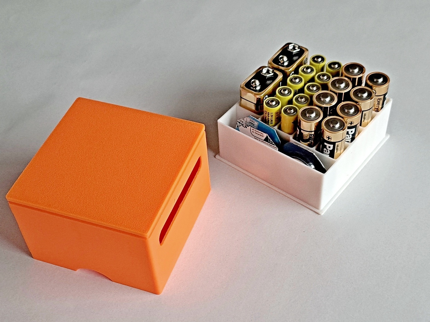 Travel Box for AA/AAA/PP3/Button Cell Batteries by Bootjevaarder ...