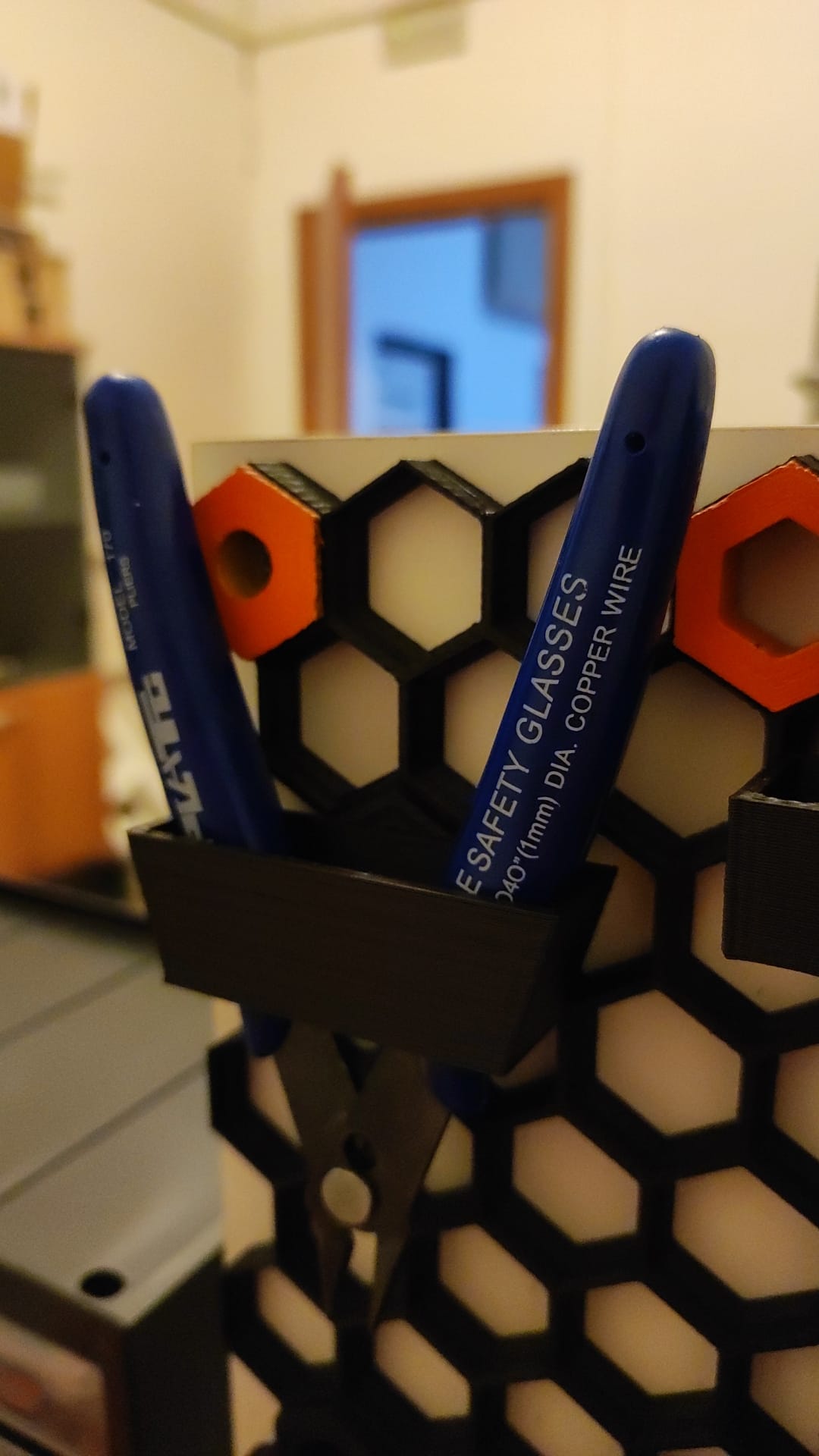 Wire cutter holder (two mounting type) by StarNiell | Download free STL ...
