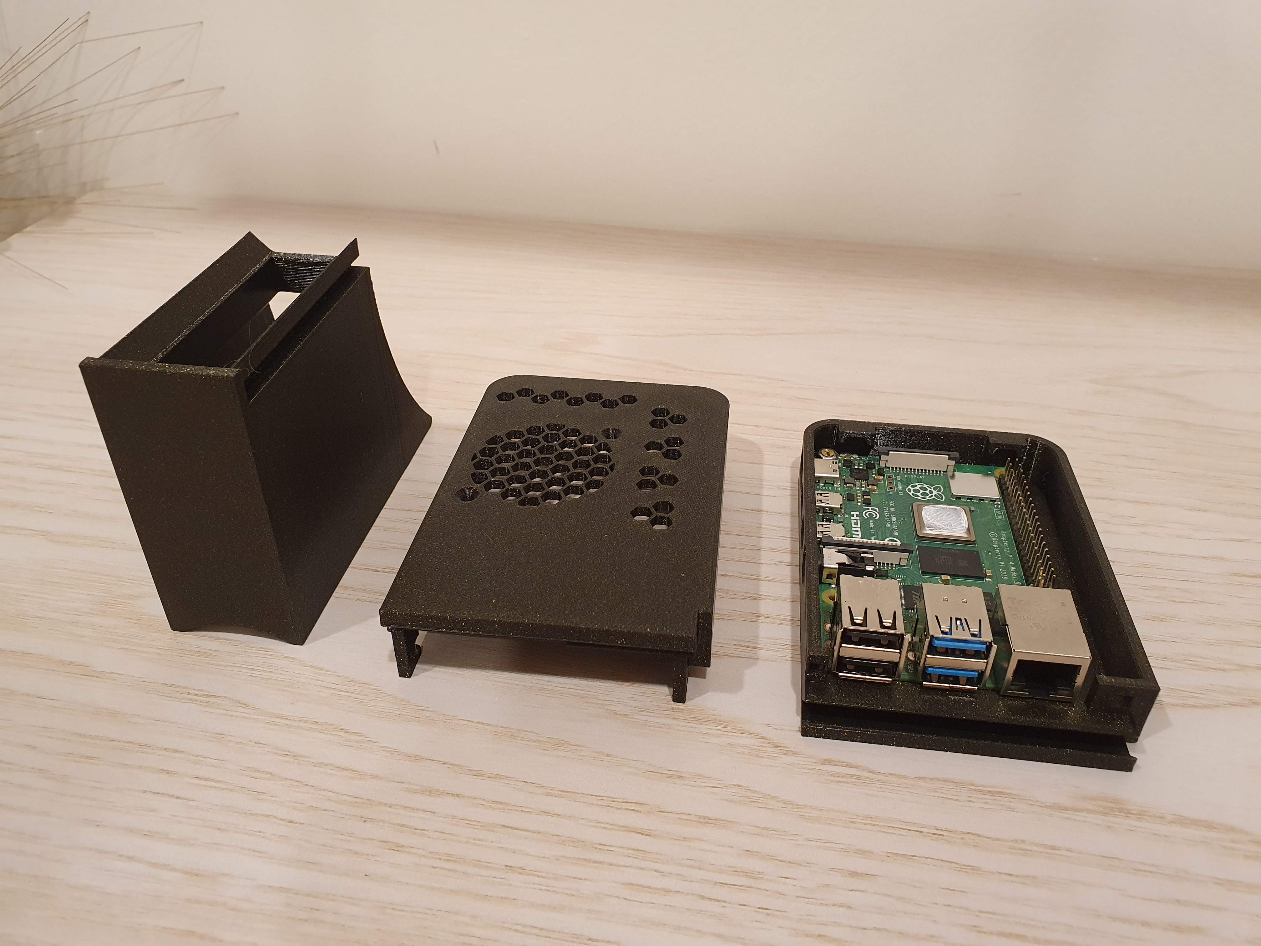 RPi4 tower case (hide ALL cables) + optional SSD plug by Yourigh ...