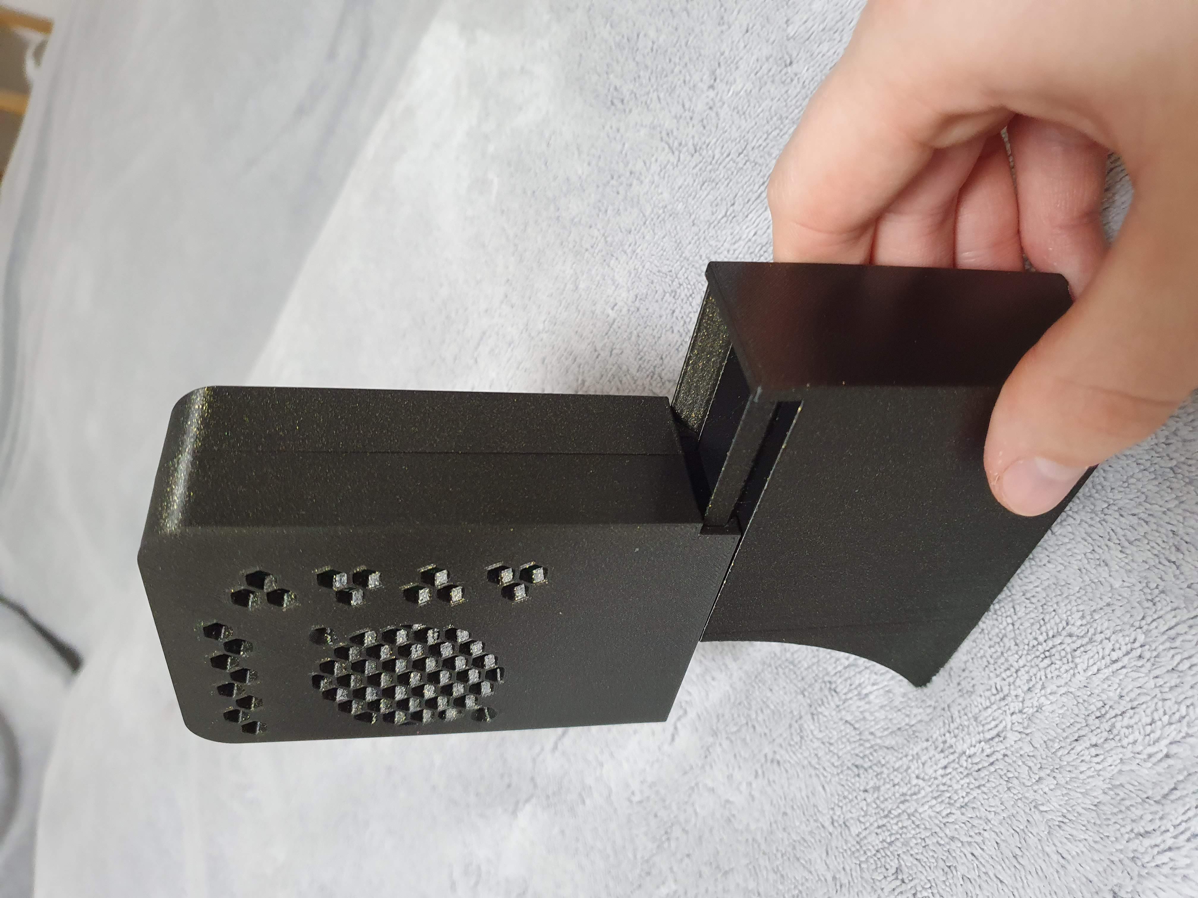 RPi4 tower case (hide ALL cables) + optional SSD plug by Yourigh ...