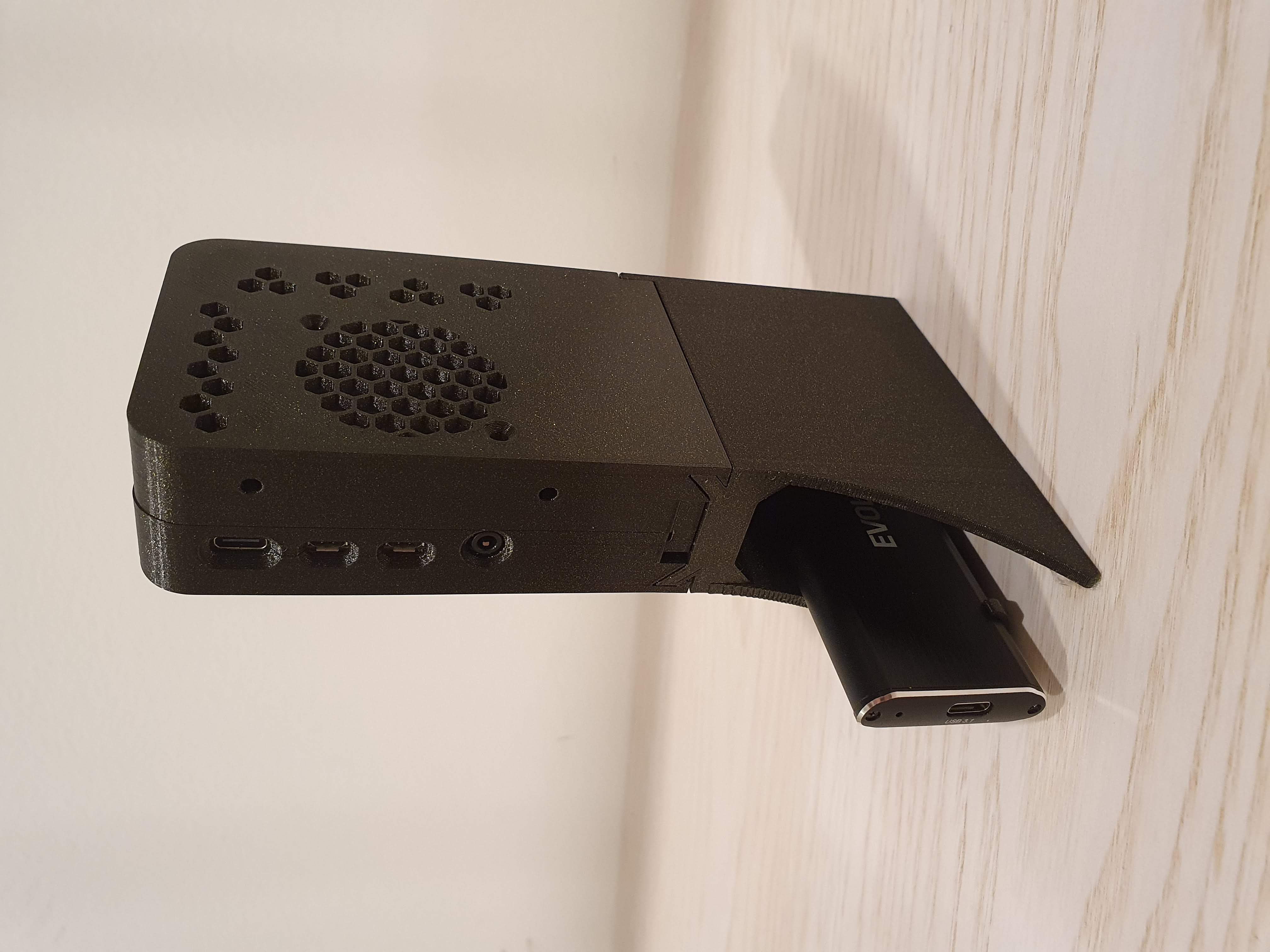 RPi4 tower case (hide ALL cables) + optional SSD plug by Yourigh ...