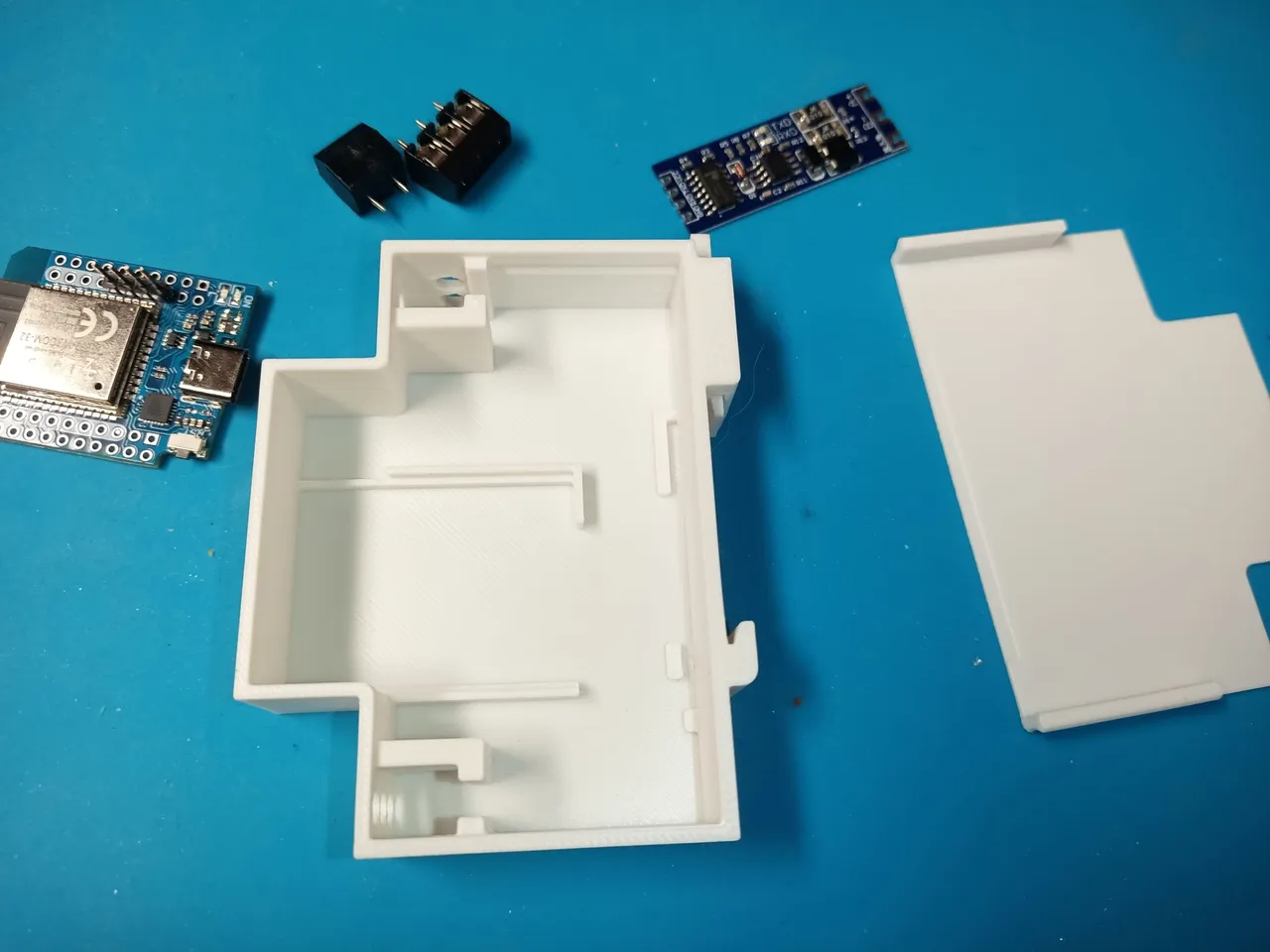 ESP32 DIN rail enclosure (RS485) by Hamstersocke | Download free STL ...