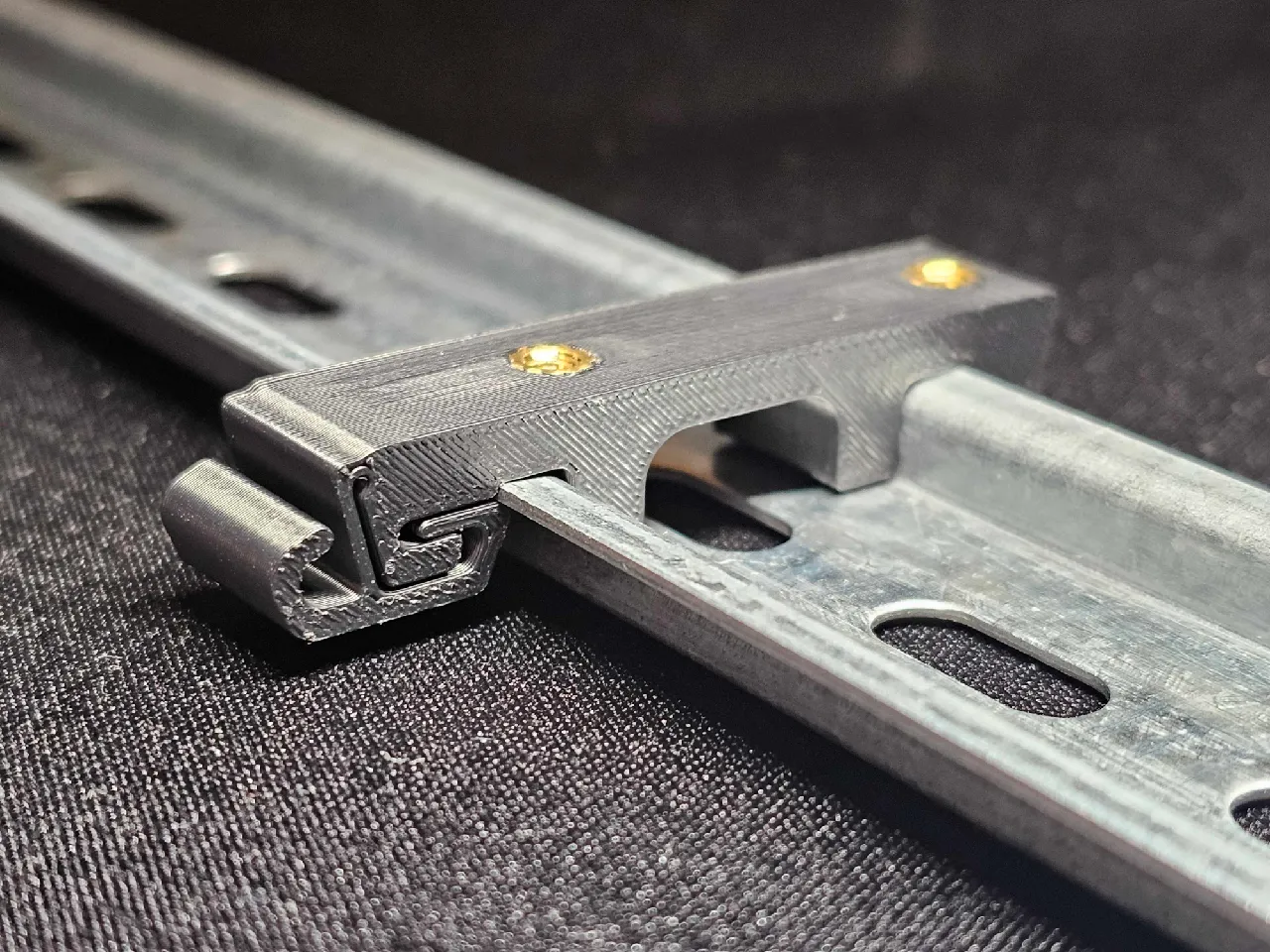 Low-profile DIN rail clip by Oseo | Download free STL model ...