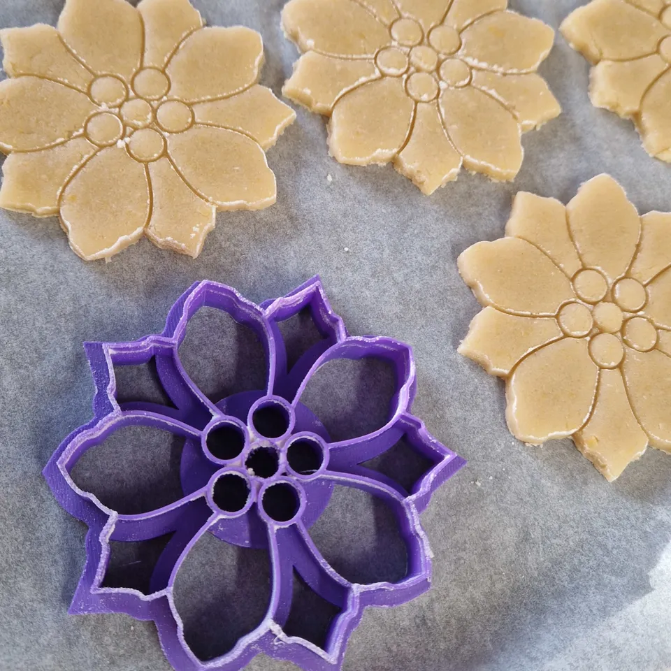 Poinsettia Cookie Cutter by ClarasLittleArtworks | Download free STL ...