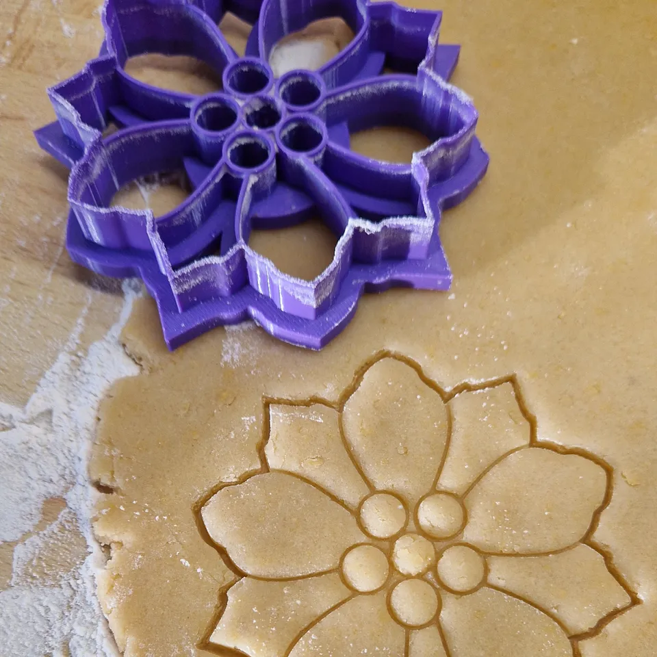 Poinsettia Cookie Cutter by ClarasLittleArtworks | Download free STL ...
