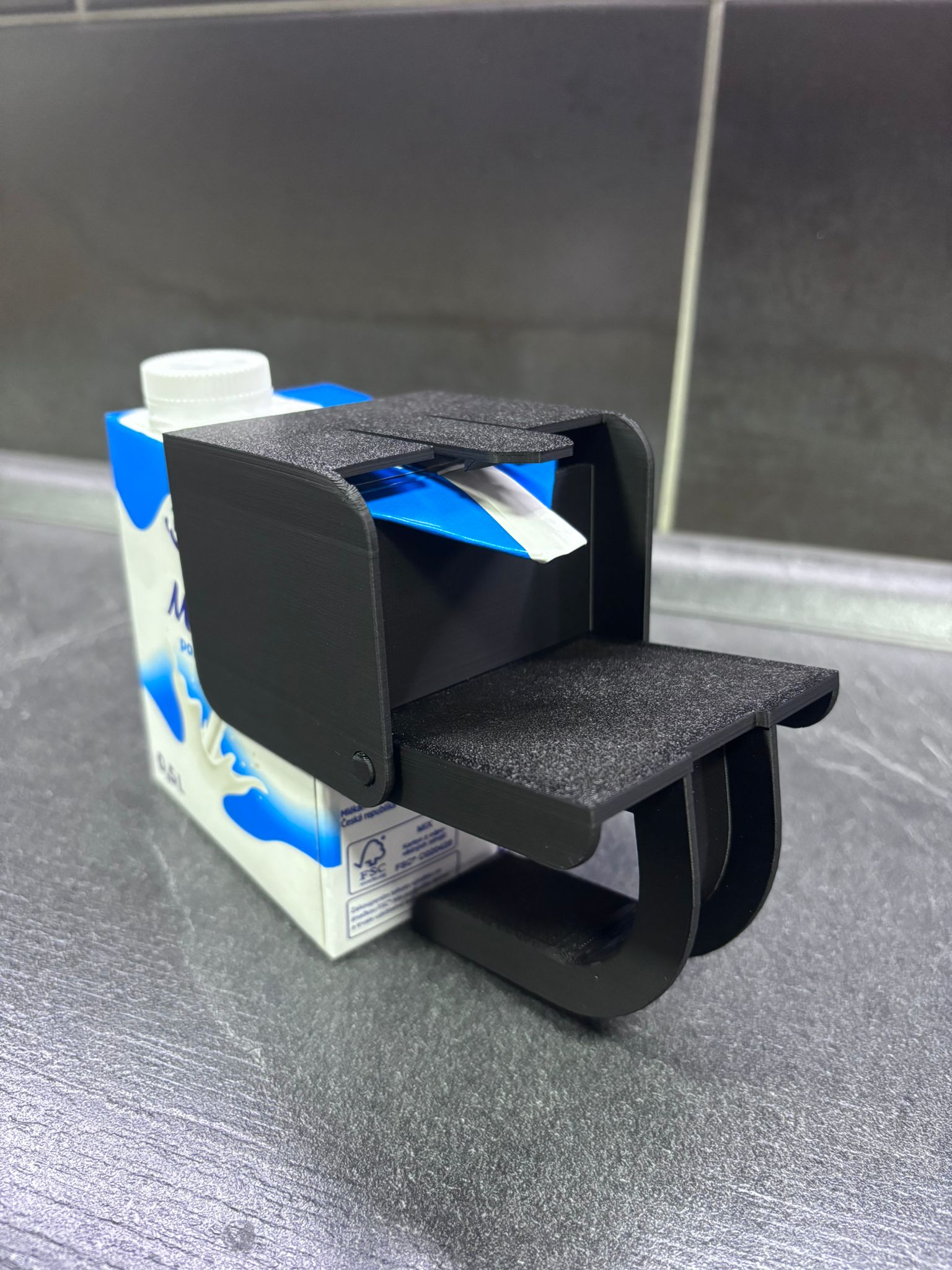 Rukojeť na krabicové nápoje by Lju | Download free STL model ...