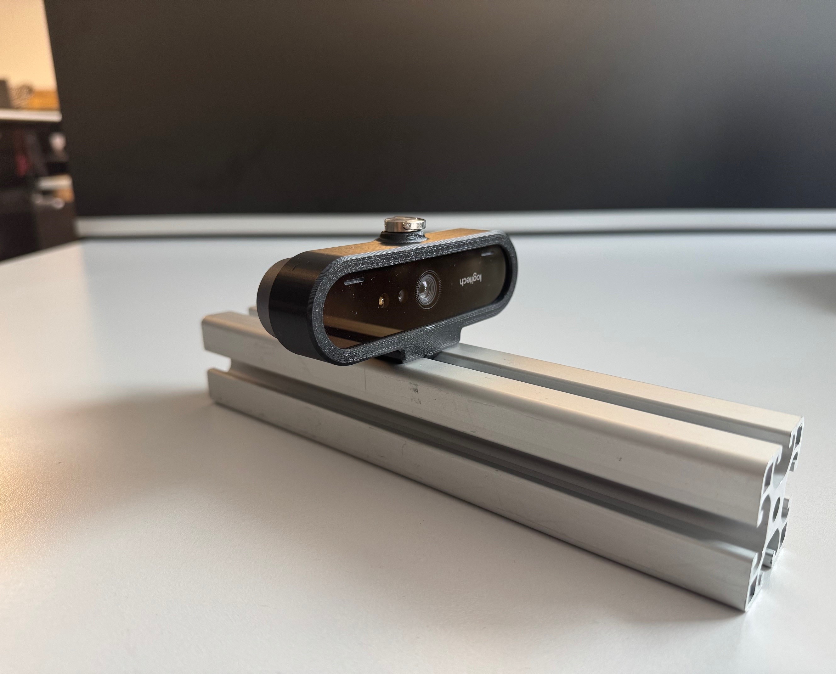 Logitech Brio Mount von ADIMADE | Kostenloses STL-Modell herunterladen ...