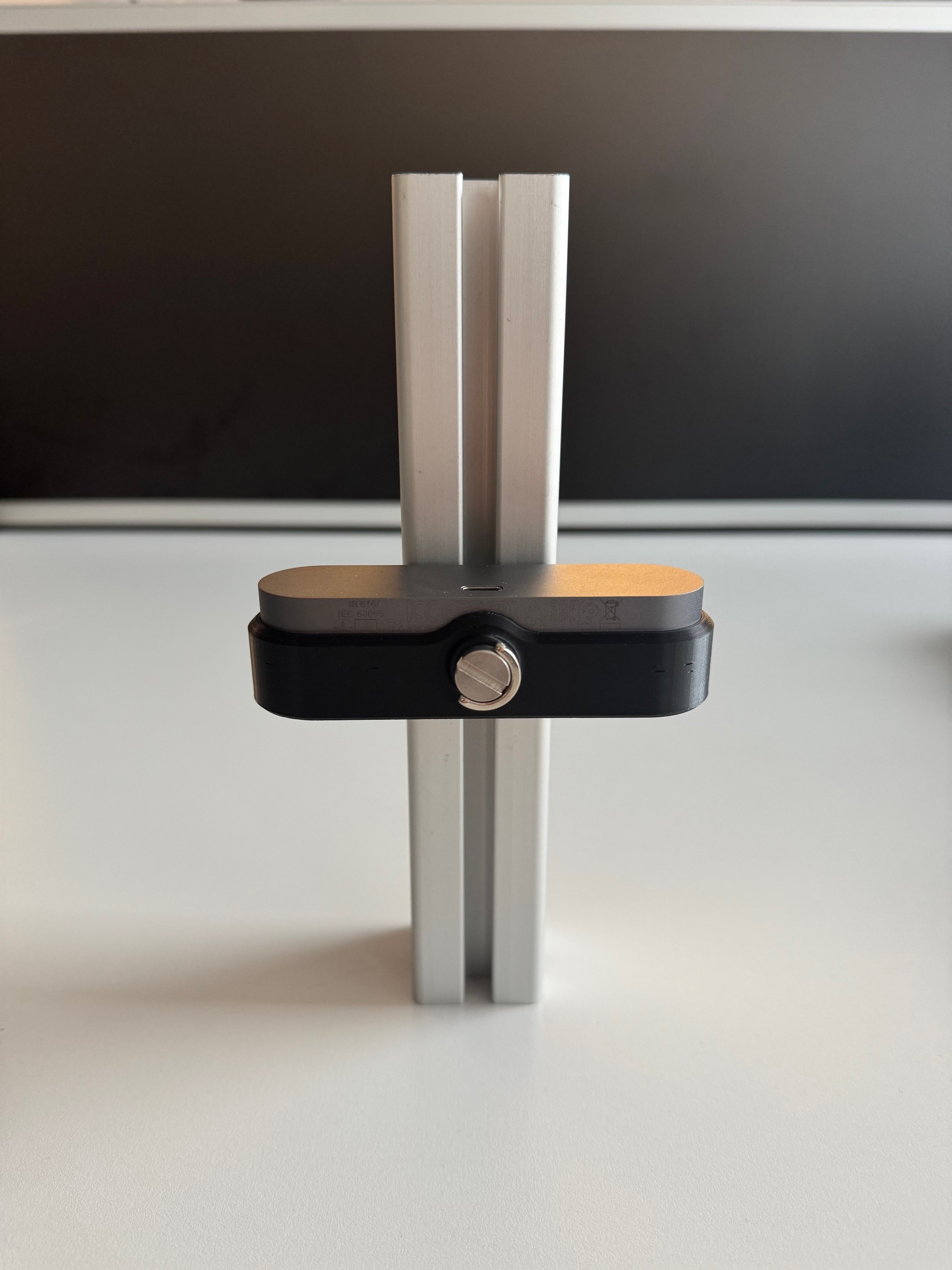 Logitech Brio Mount von ADIMADE | Kostenloses STL-Modell herunterladen ...