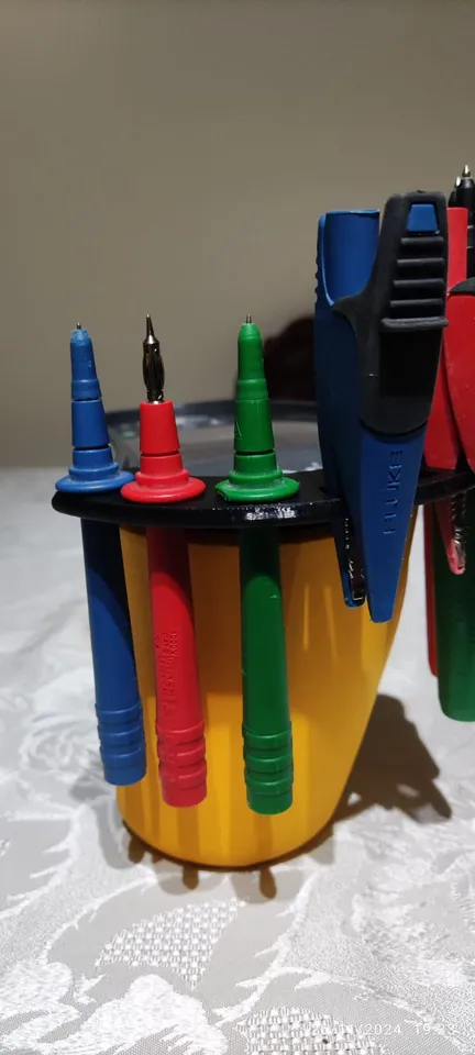 Fluke 1663 multimeter probe holder by Benbenshow | Download free STL ...