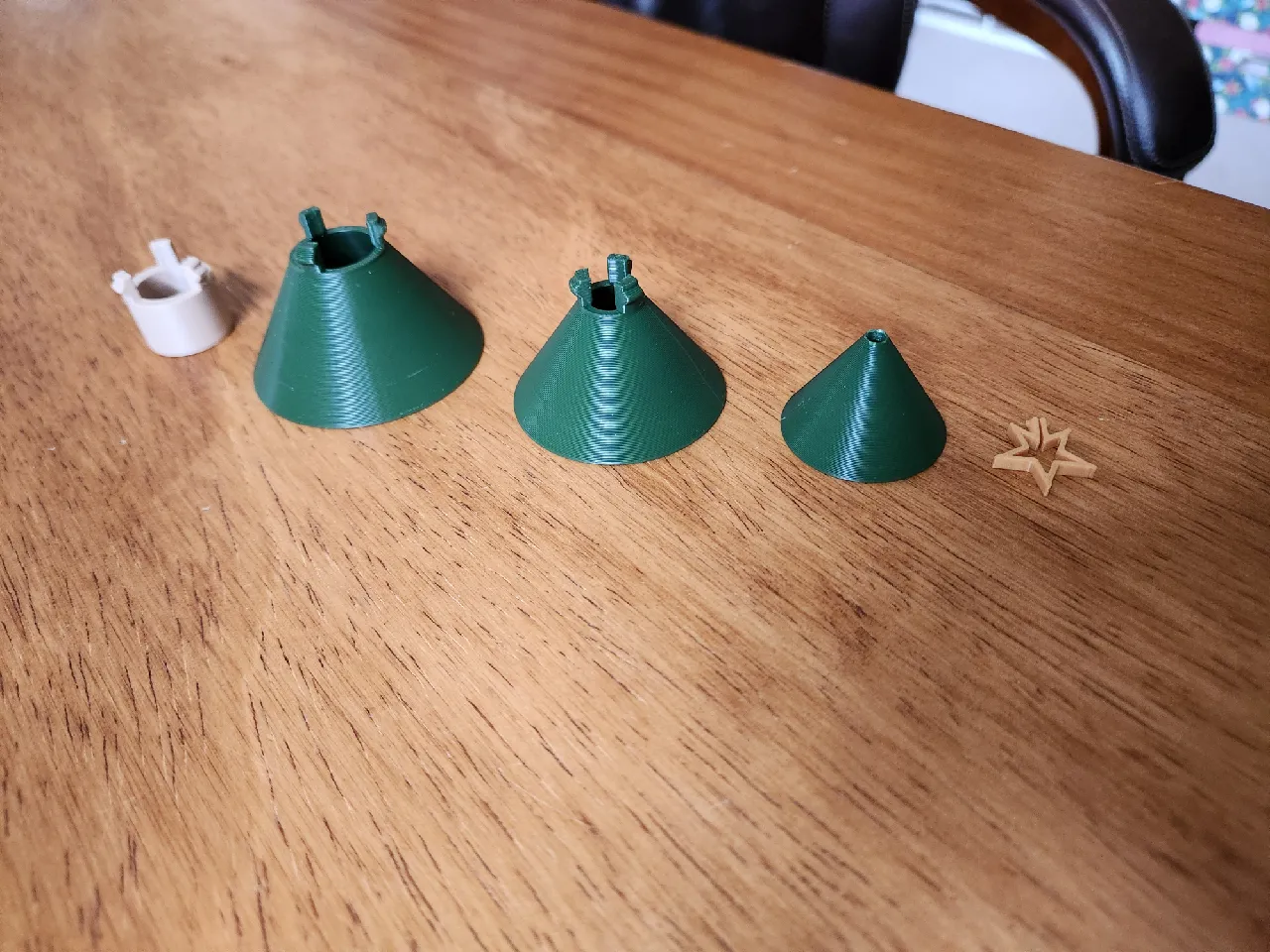 Rotating Fidget Christmas Tree W/Star by Gussbricker | Download free ...