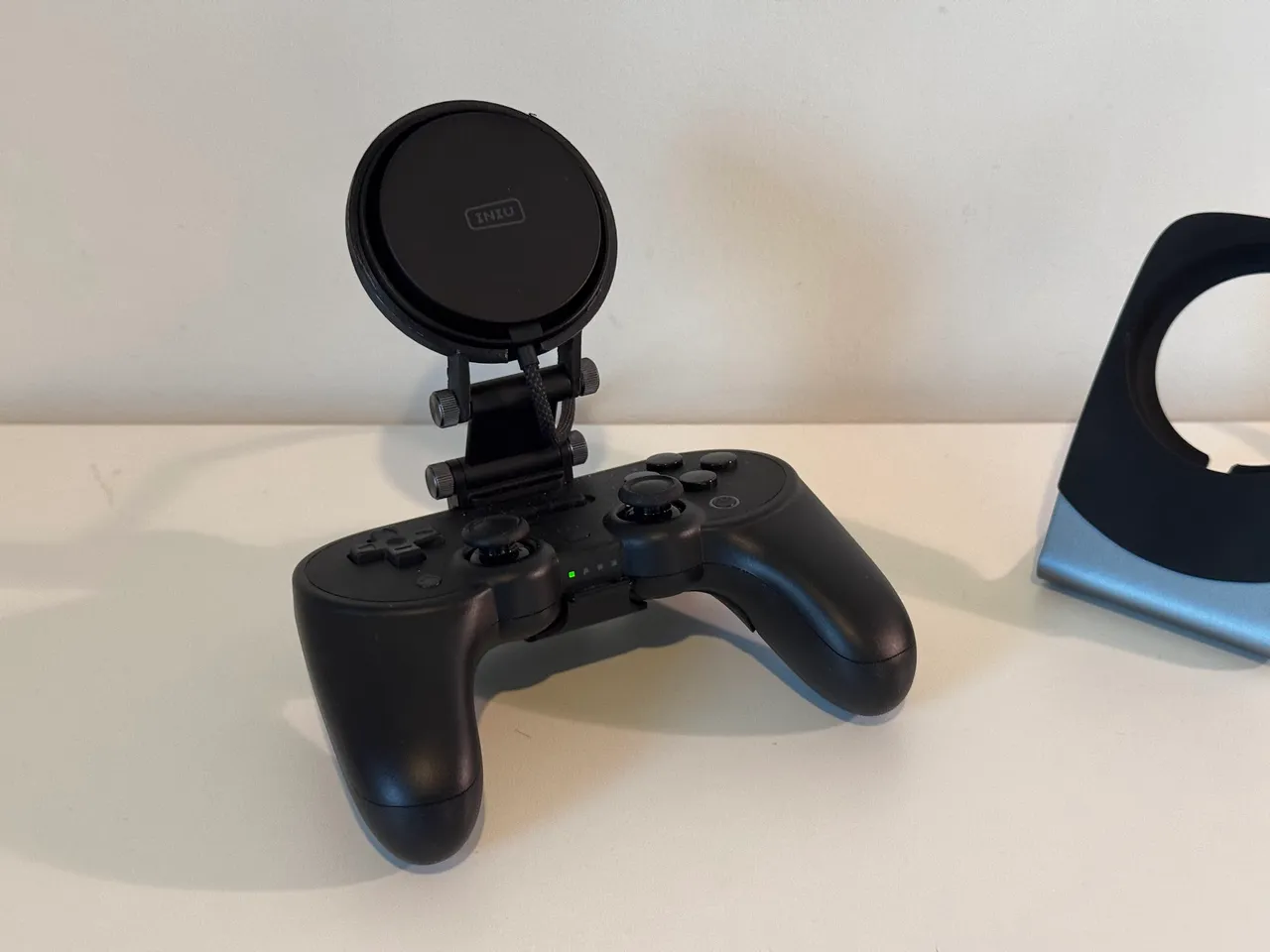 8Bitdo Mobile Gaming Clip x INIU WI213 Magsafe Charger Mount by ...