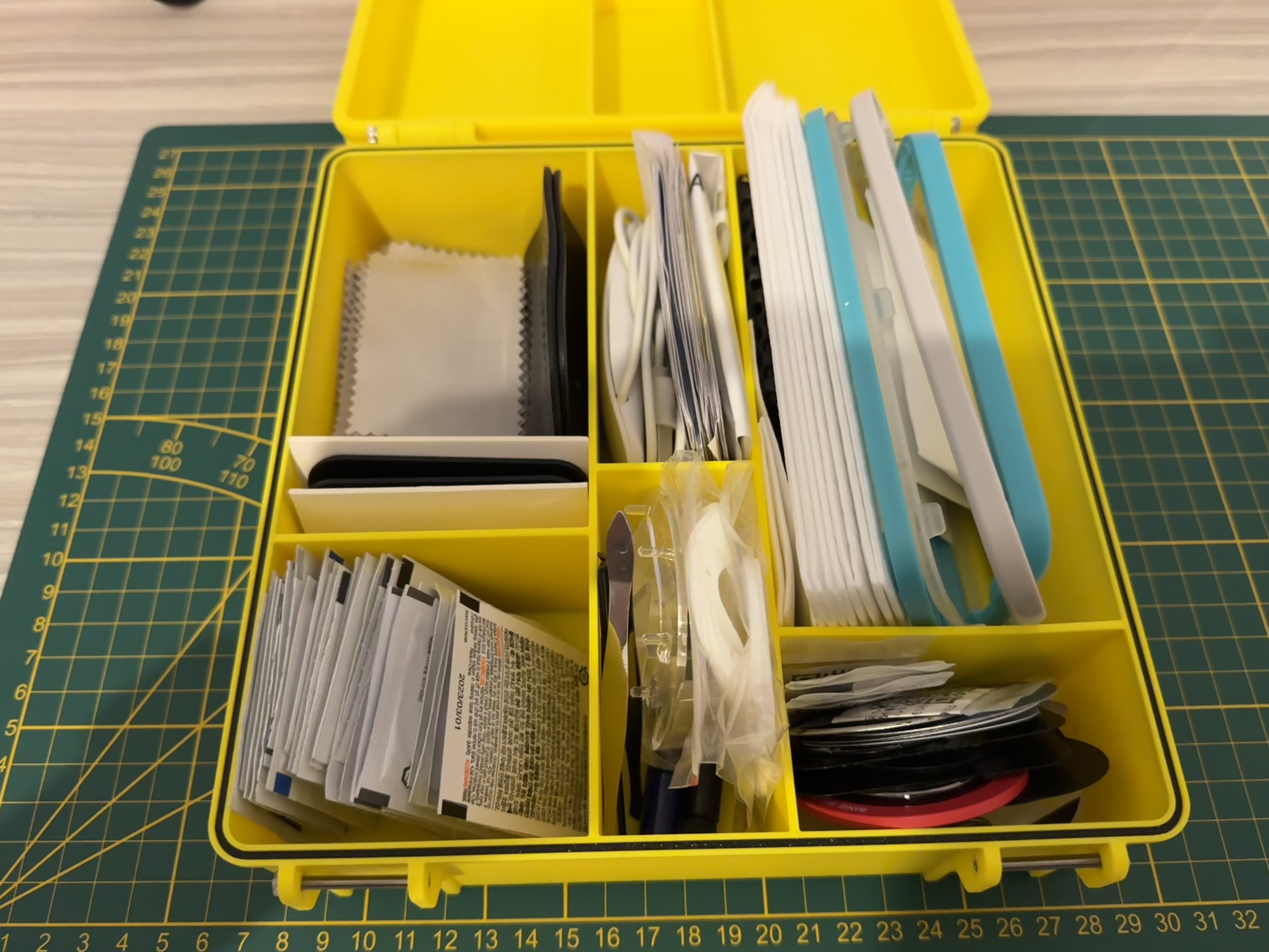 Display Protector Organizer Box / Aufbewahrungsbox für Displayschutzfolien by Gorroth 1007 ...