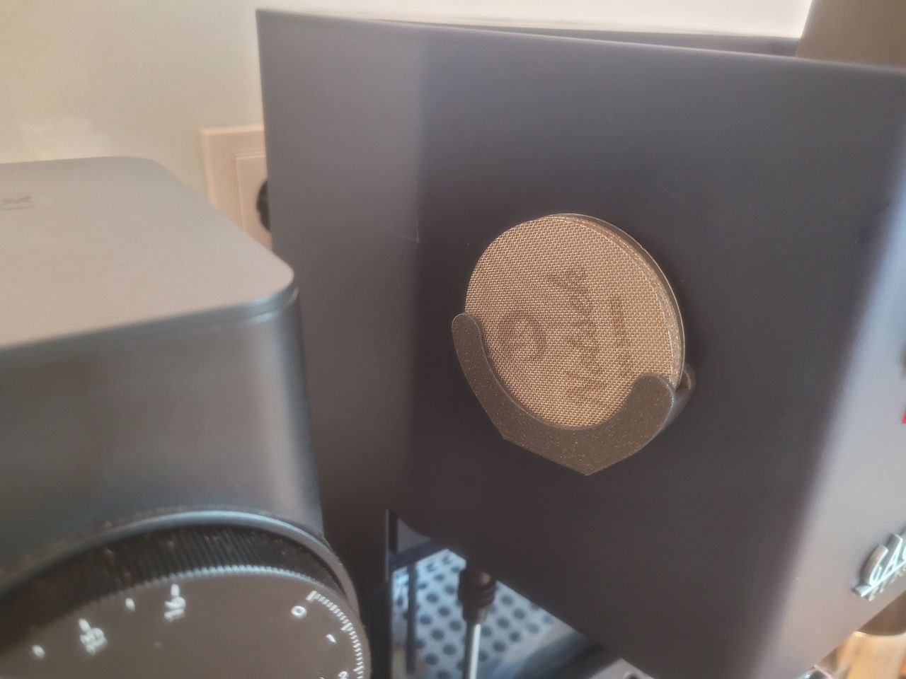 Magnetic Puck Screen Holder by Finn | Download free STL model ...