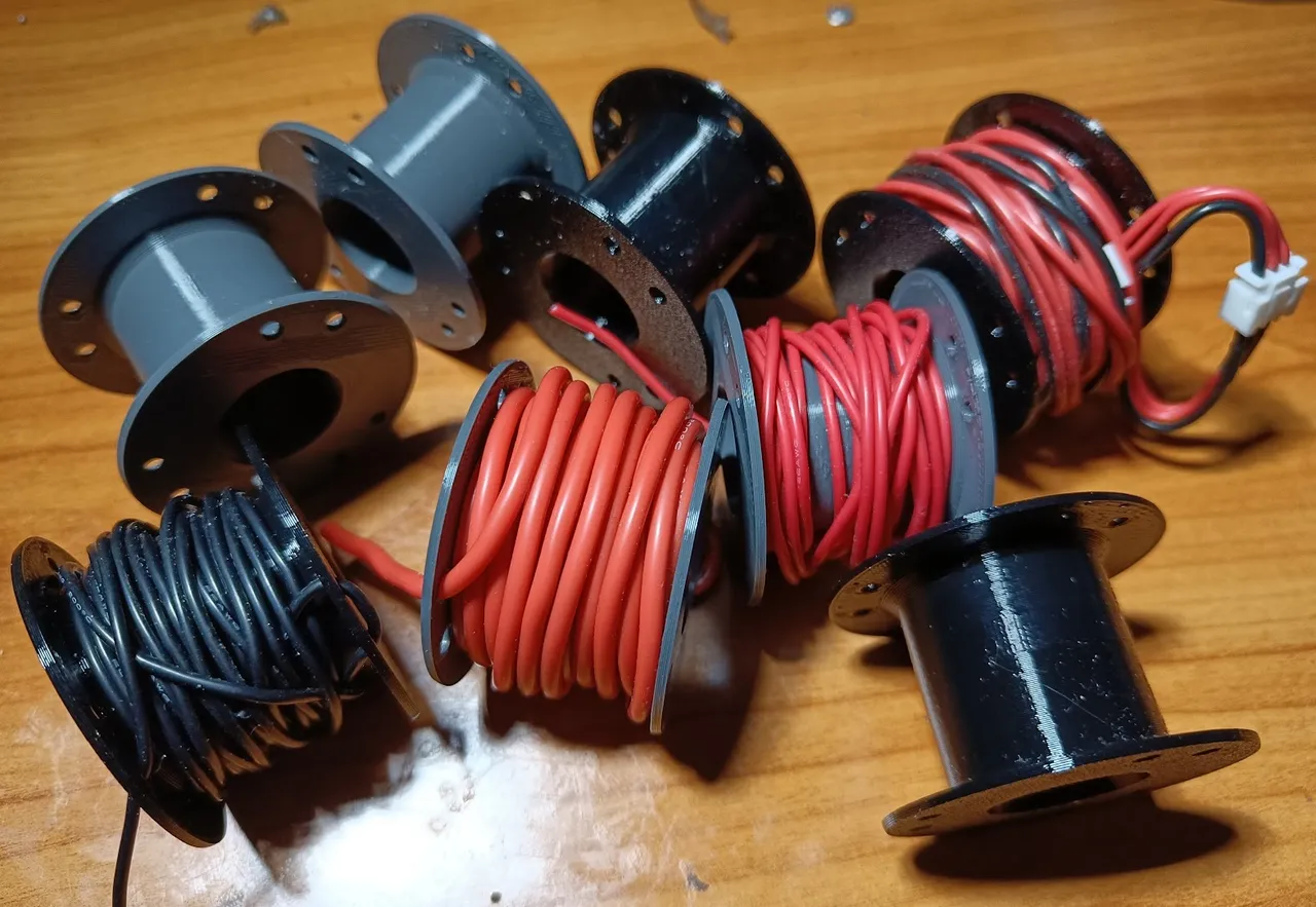 Mini cable spools and stackable spools for loose wires to prevent a ...