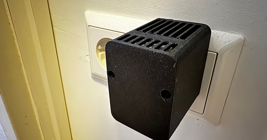 Plug-in enclosure for ESP8266 / ESP32 devices (EU) by Hellweaver666 ...