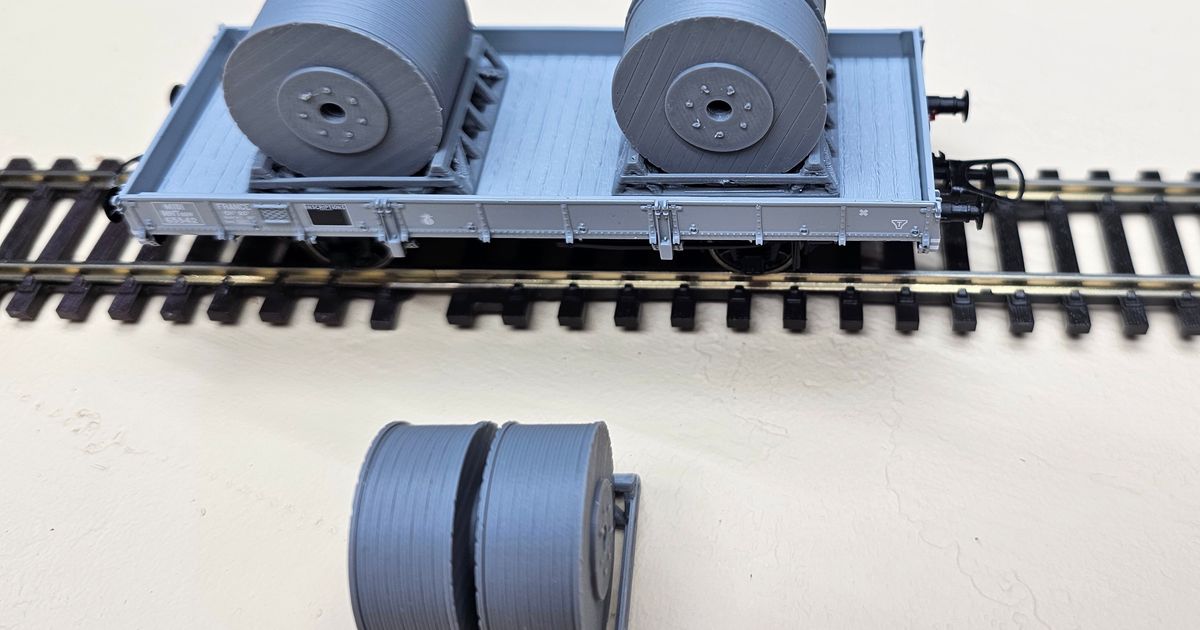 High-voltage cable reels with support HO / Rouleaux de Câble à haute ...