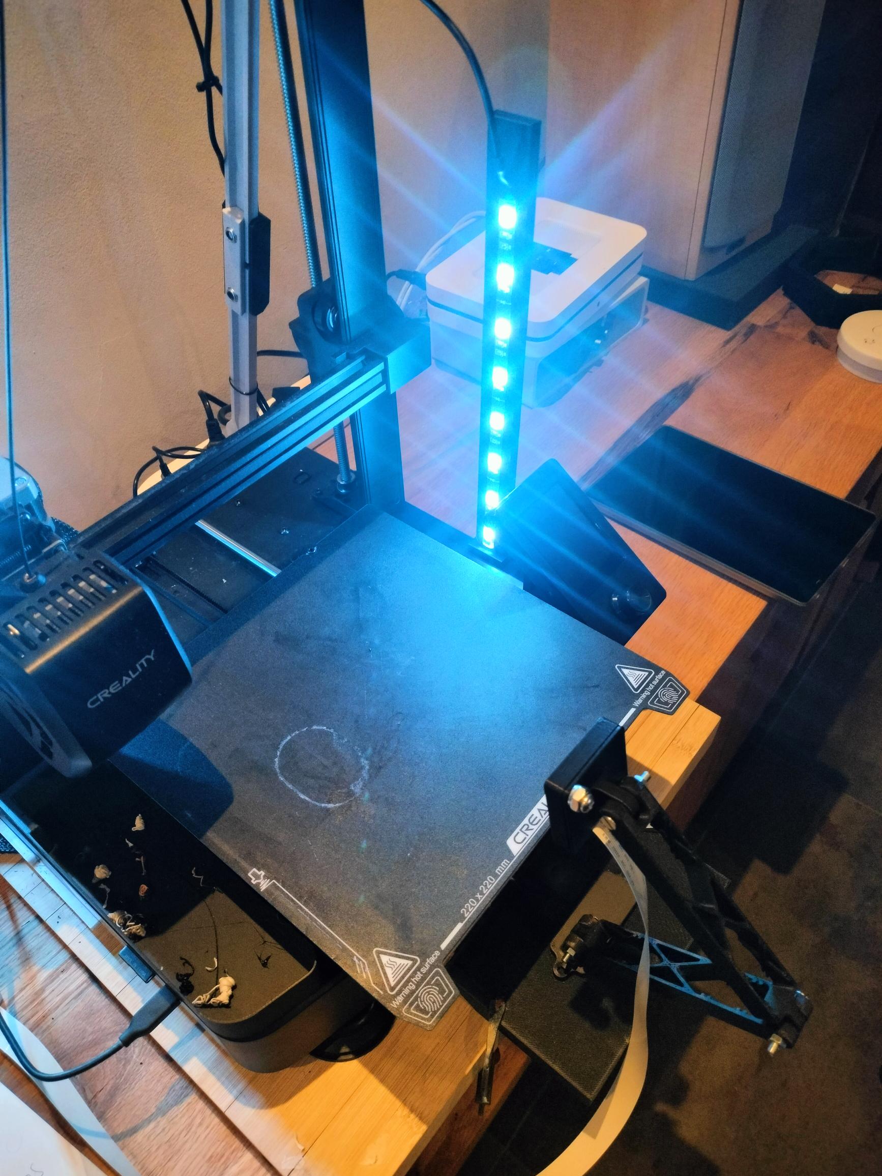 (re)movable light bar Ender 3v3 SE frame // update: clip with rounded edges by Tom Tertoog ...