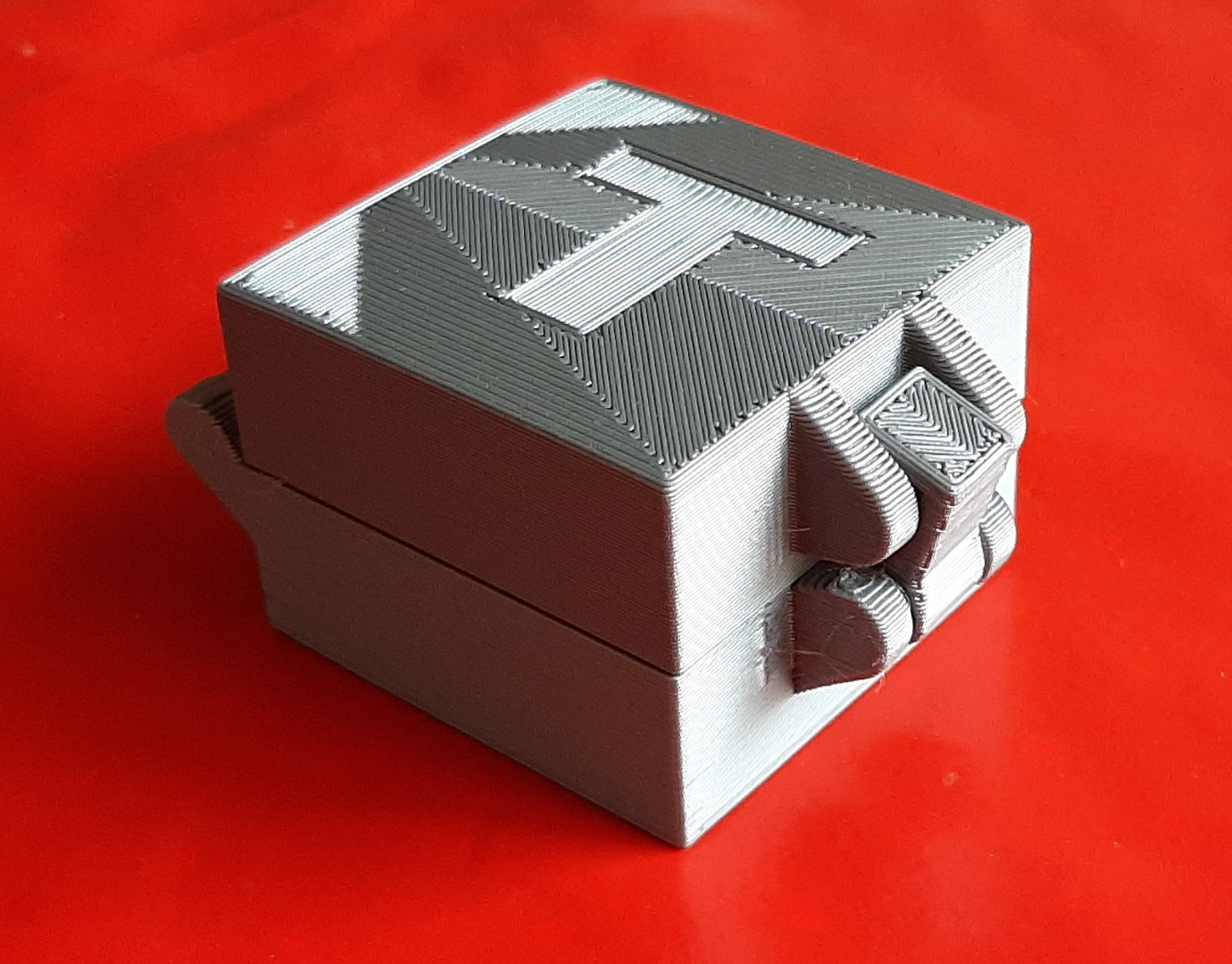 Parametric Hinged Box With Latch and Logos and Printable In One Piece ...