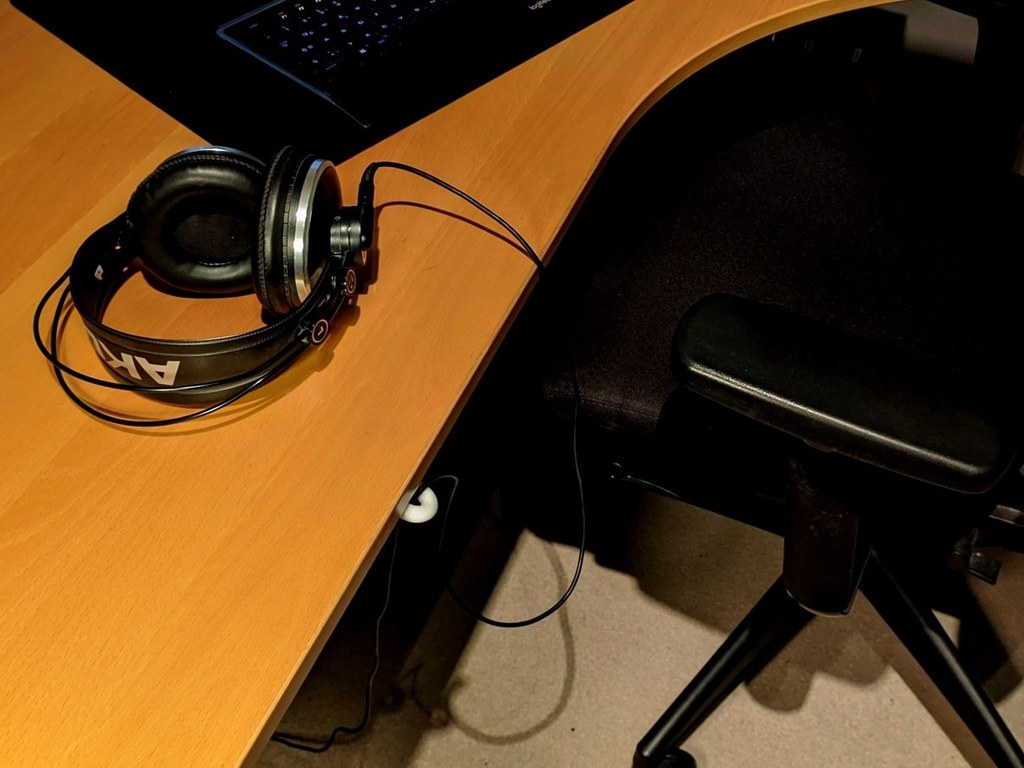 Magnetic Headphone Cable Guide by MakerMeik | Download free STL model ...