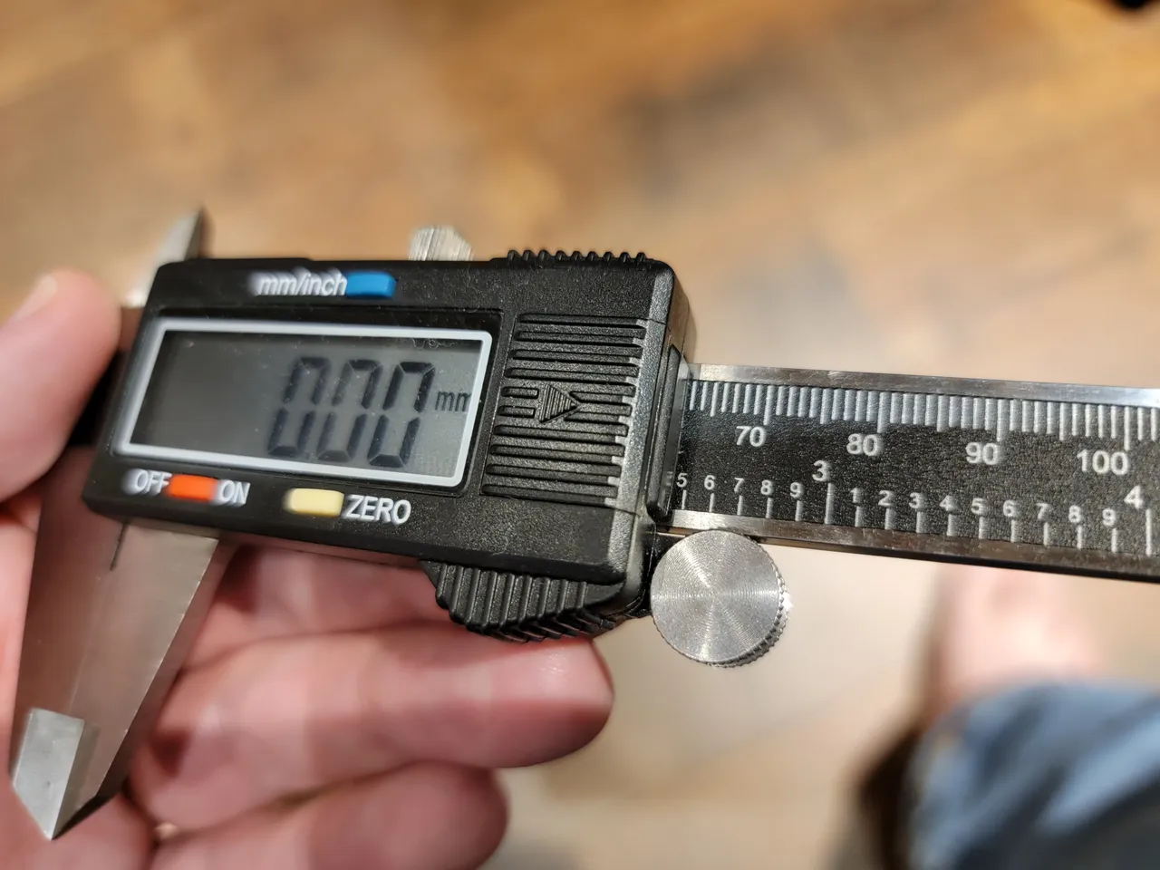 Calipers Battery Cover by 4D_Printer | Download free STL model ...