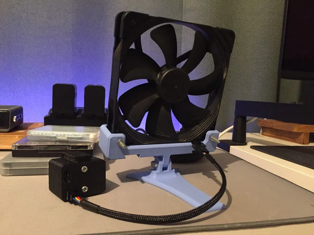 140mm Fan Stand with addons by julian428 | Download free STL model ...