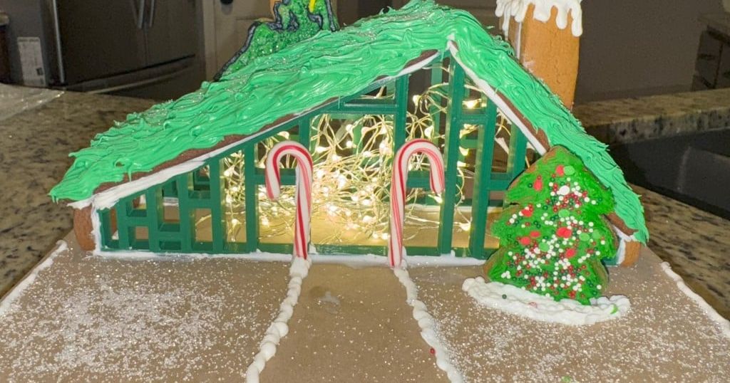 Taylor Swift Folklore Cabin Gingerbread House par matttheamateur ...