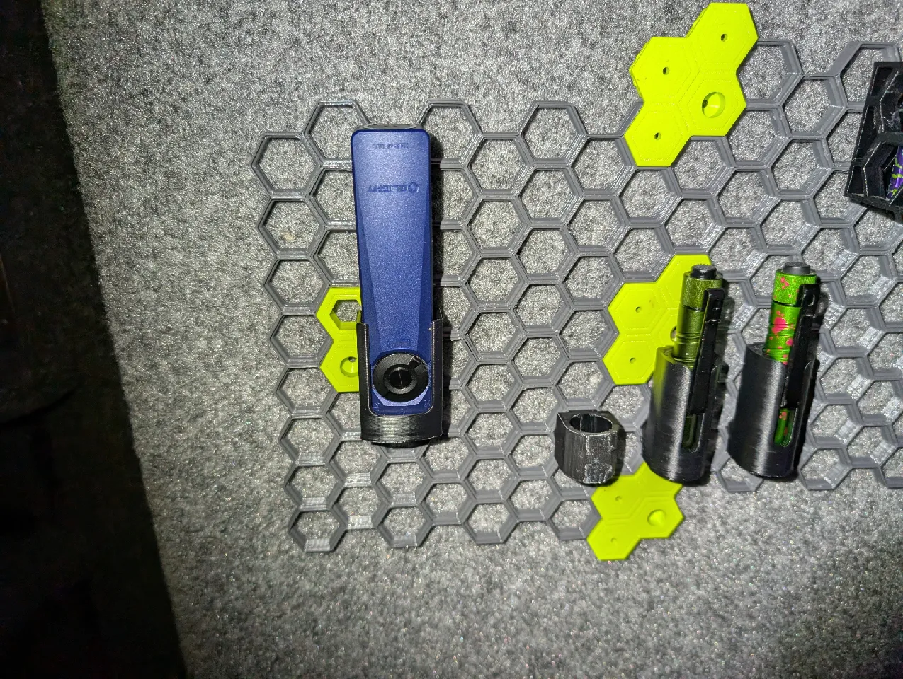 Olight Arkfeld Ultra honeycomb storage wall by Nayrb_29 | Download free ...