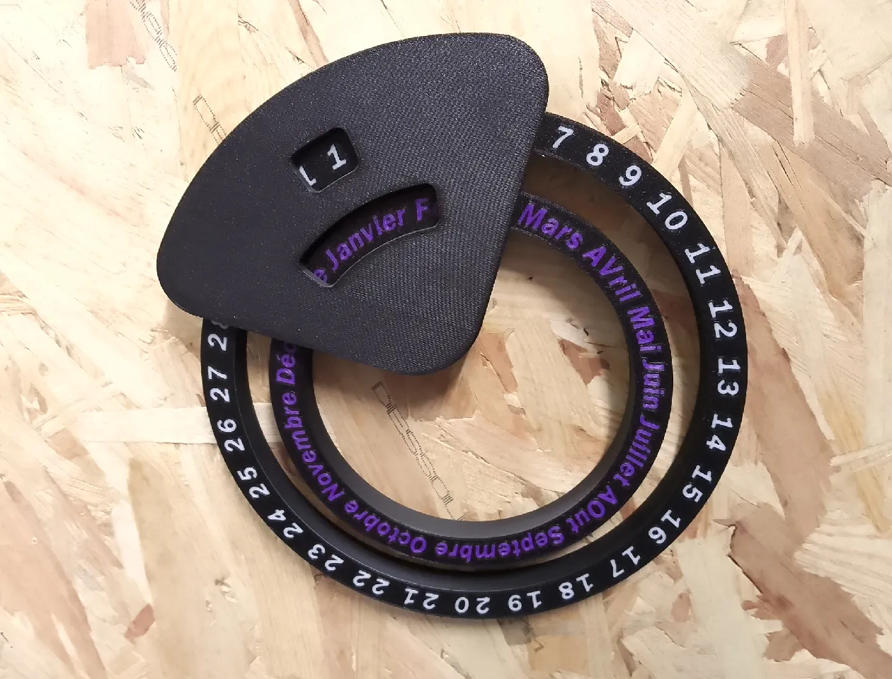 Rotating wall calendar by Babass1664 | Download free STL model ...