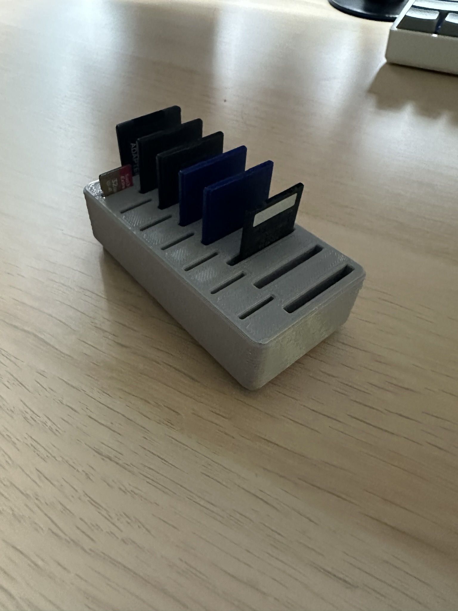 Gridfinity SD Card Storage Bin von tom davey | Kostenloses STL-Modell herunterladen | Printables.com