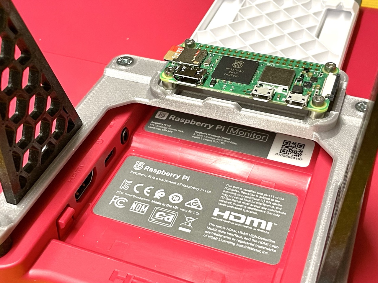 Raspberry Pi Zero Monitor Stand par Rakoon Design | Téléchargez ...